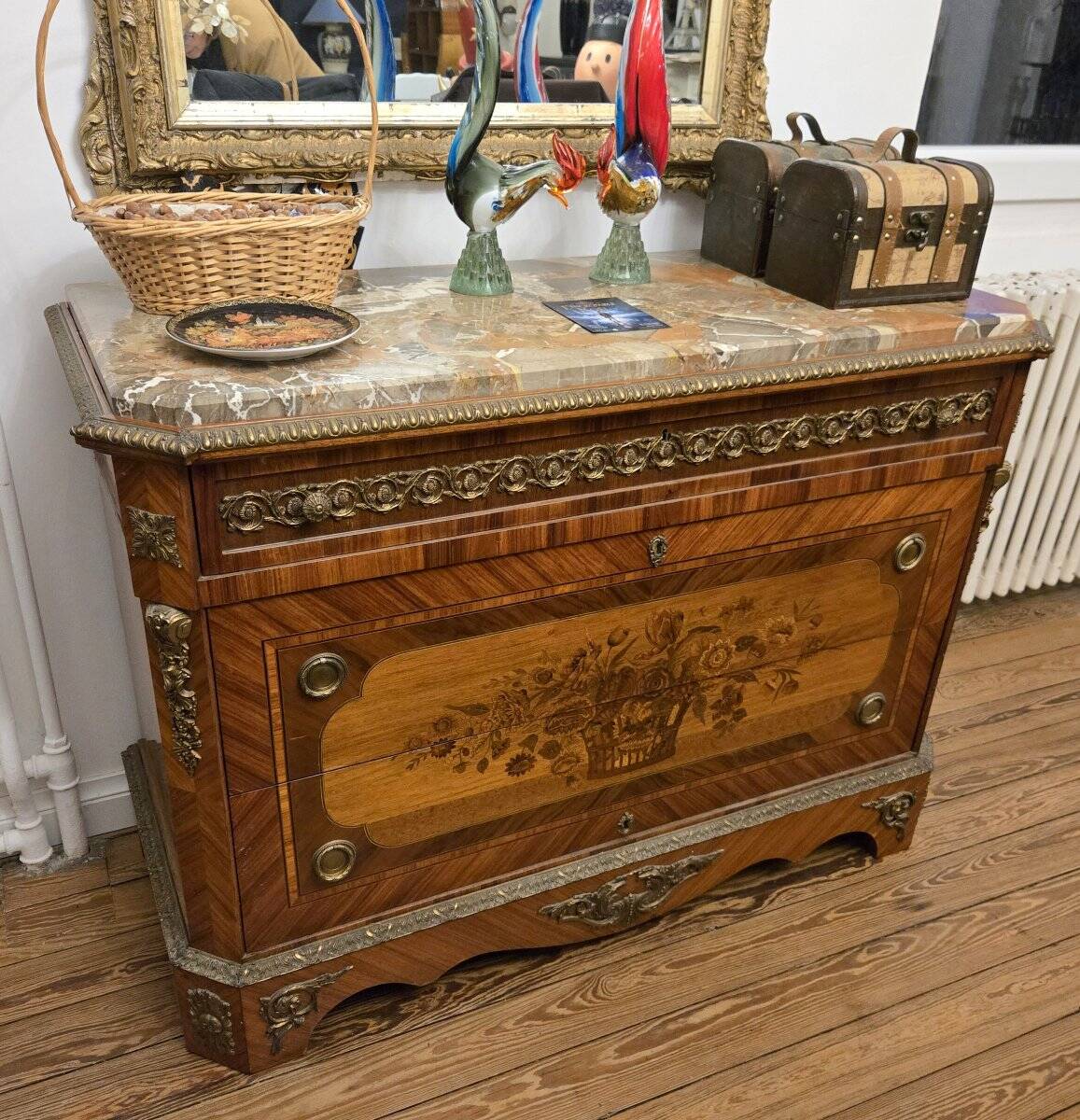 Commode marquetée Napoléon III – Plateau marbre – Bronzes dorés | Selency