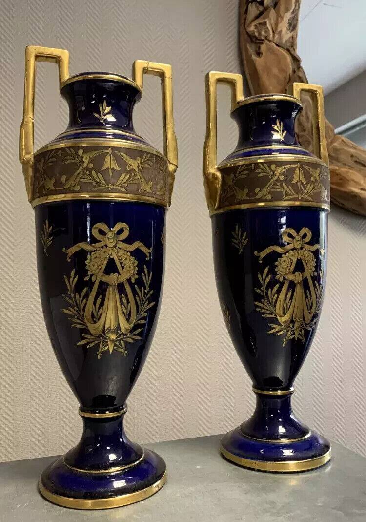 Tours, Jaget et Pinon: paire de grand vases de forme fuseau en faïence ...