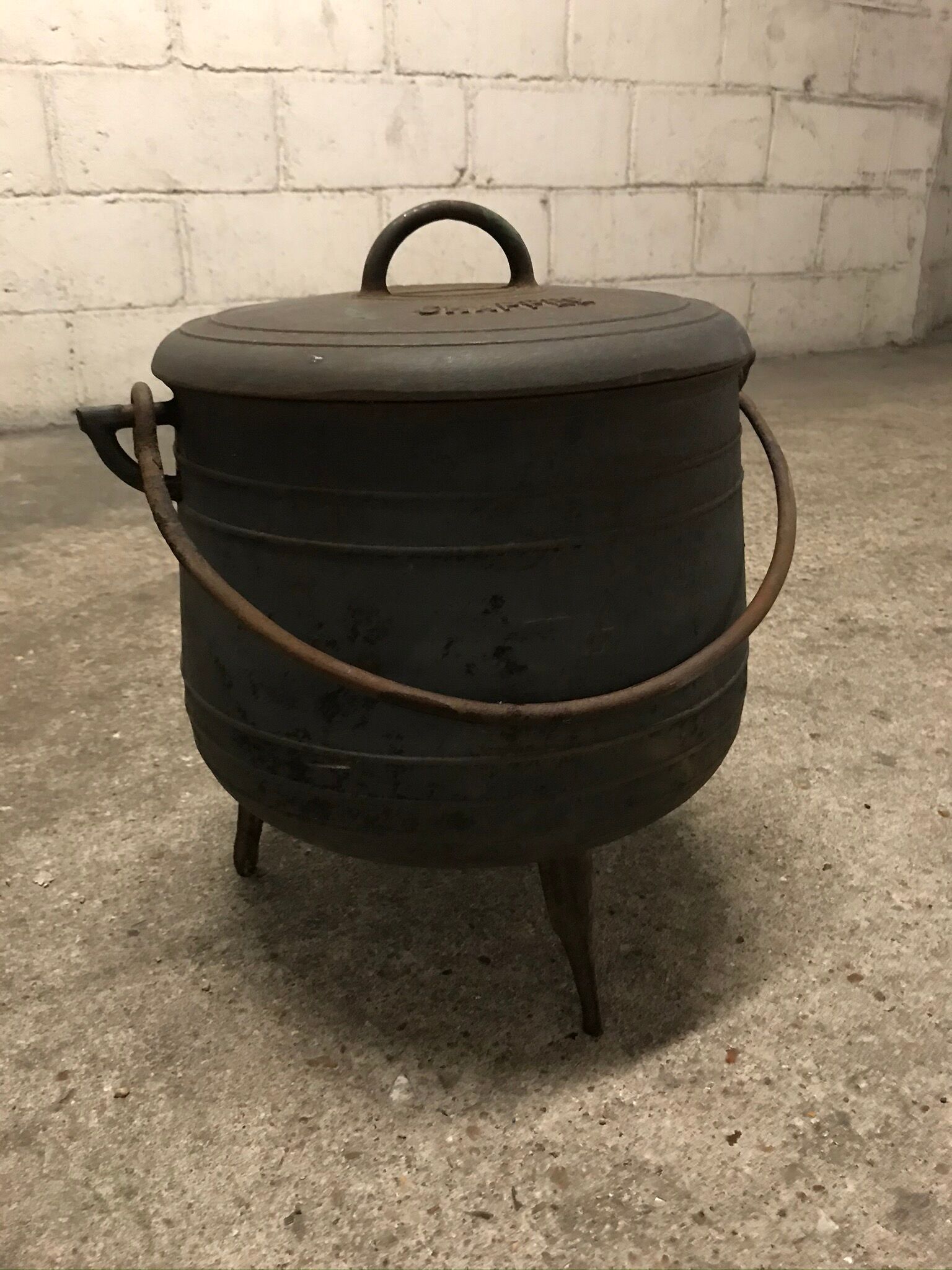 Ancien chaudron en fonte marque Chappée | Selency