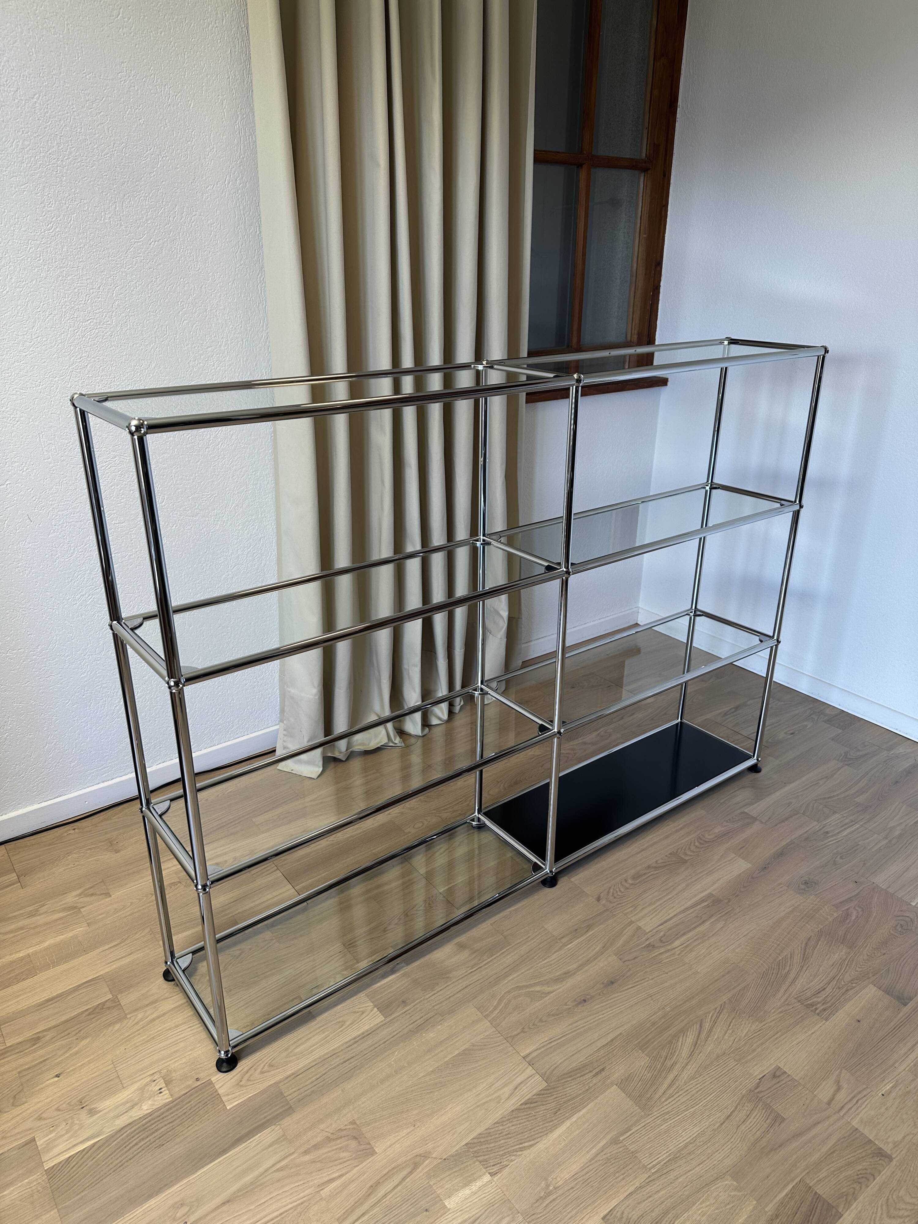 USM Haller shelf in glass and Graphite Black | Selency