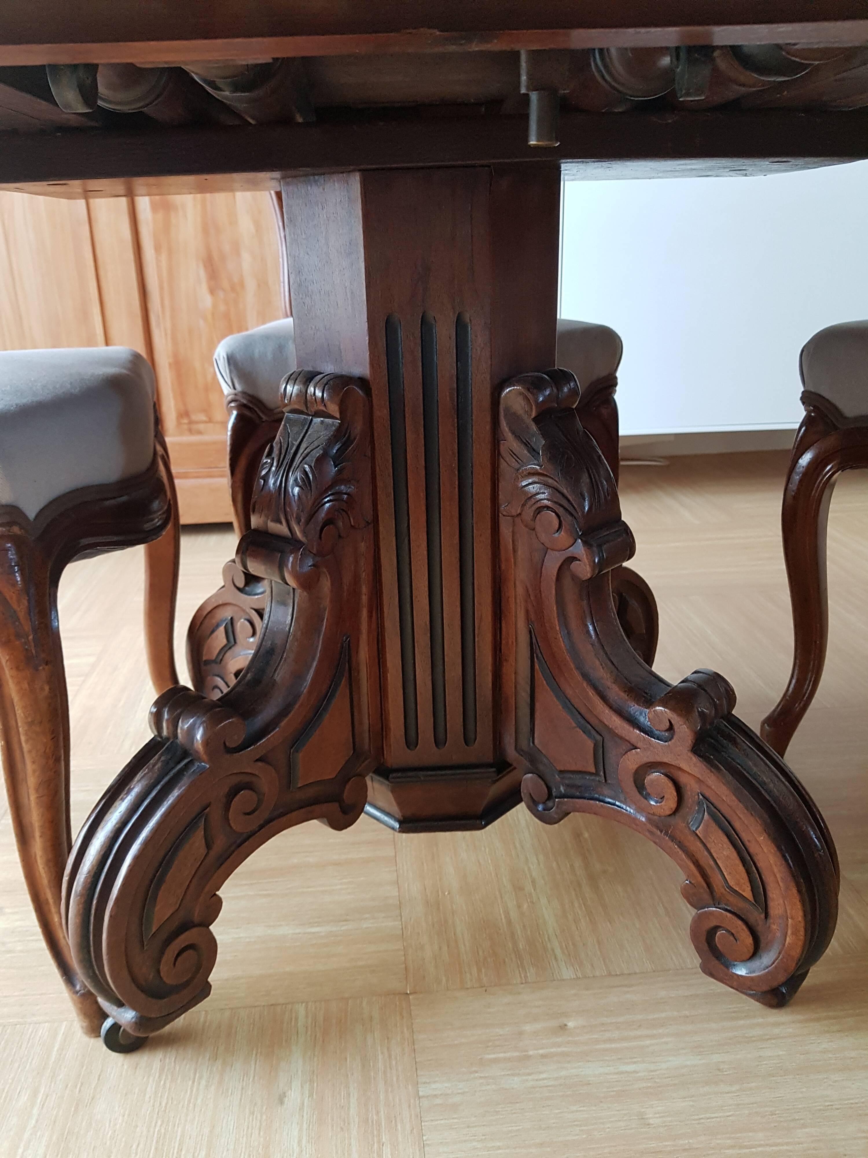 Table ronde noyer Napoléon III | Selency