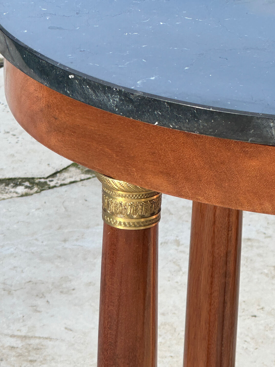 Guéridon Empire en Acajou et placage d’acajou. . | Selency