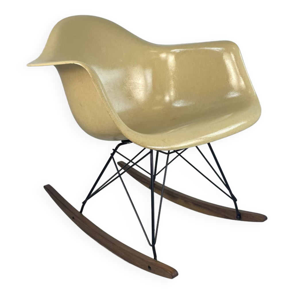 Fauteuil à bascule RAR Eames Herman Miller des années 1950 en parchemin | Selency