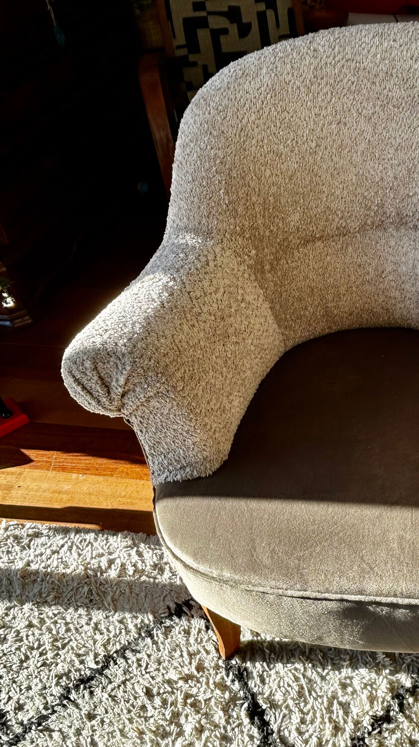 Fauteuil crapaud entièrement restauré beige et graphique | Selency