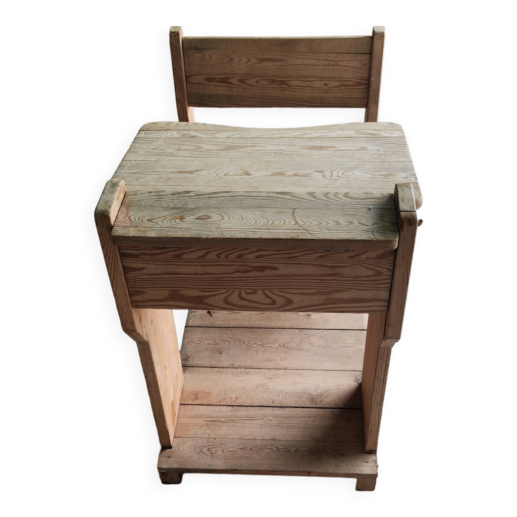 Ancien pupitre d'écolier sur estrade tout en pin massif | Selency