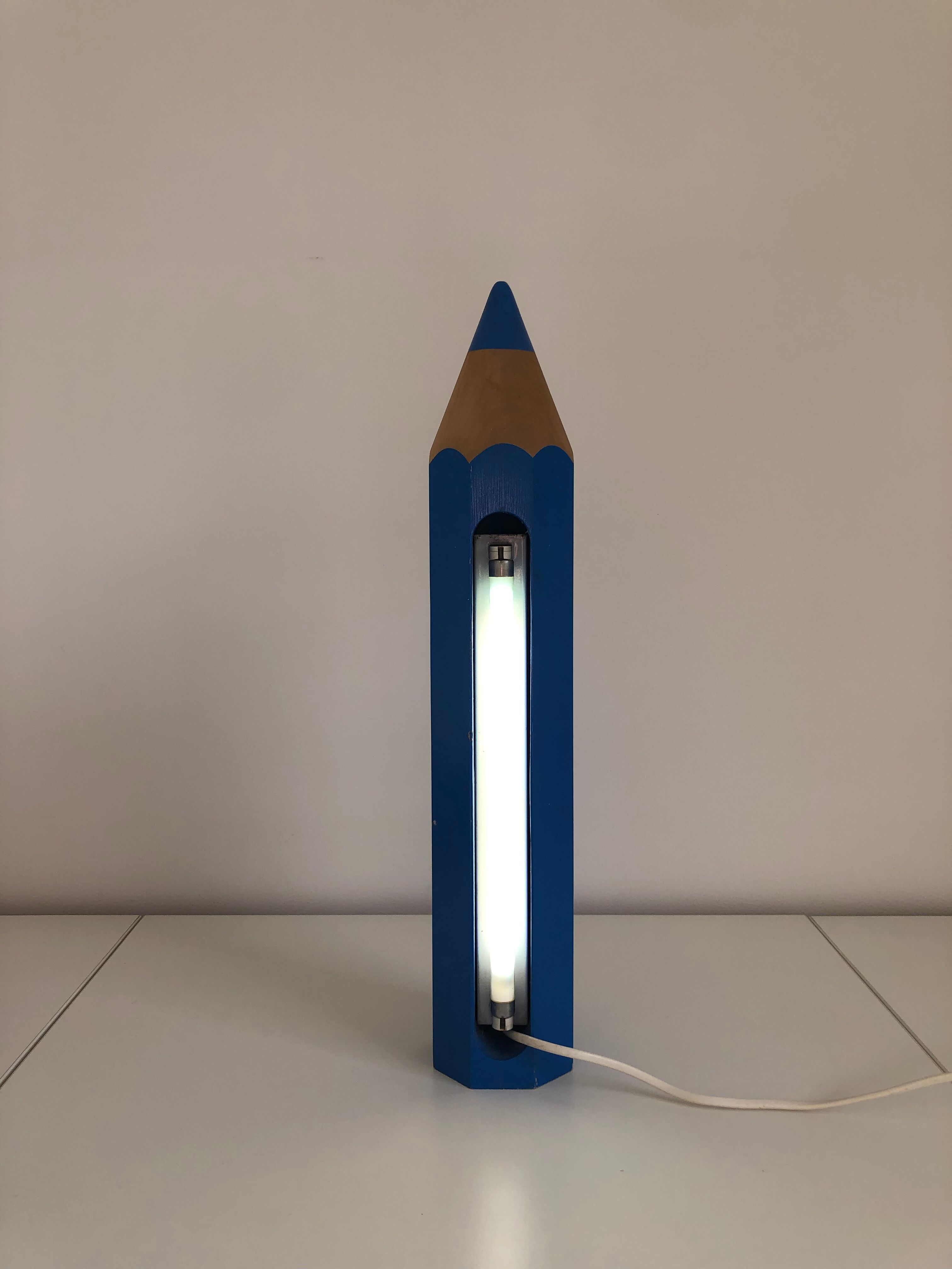 Lampe en forme de crayon bleu éditée par Vilac, France, 1980 | Selency