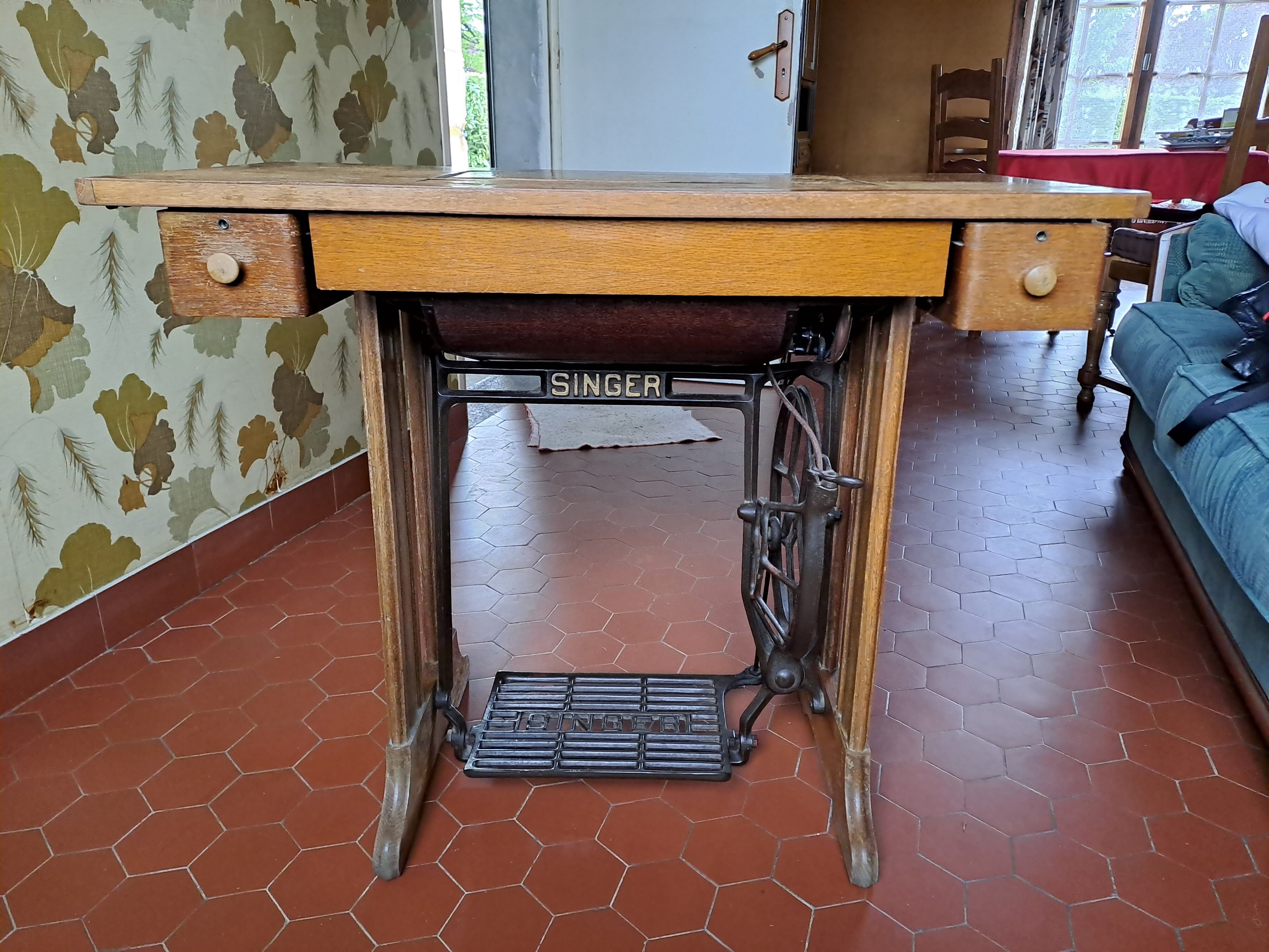 Machine à coudre Singer avec son meuble | Selency