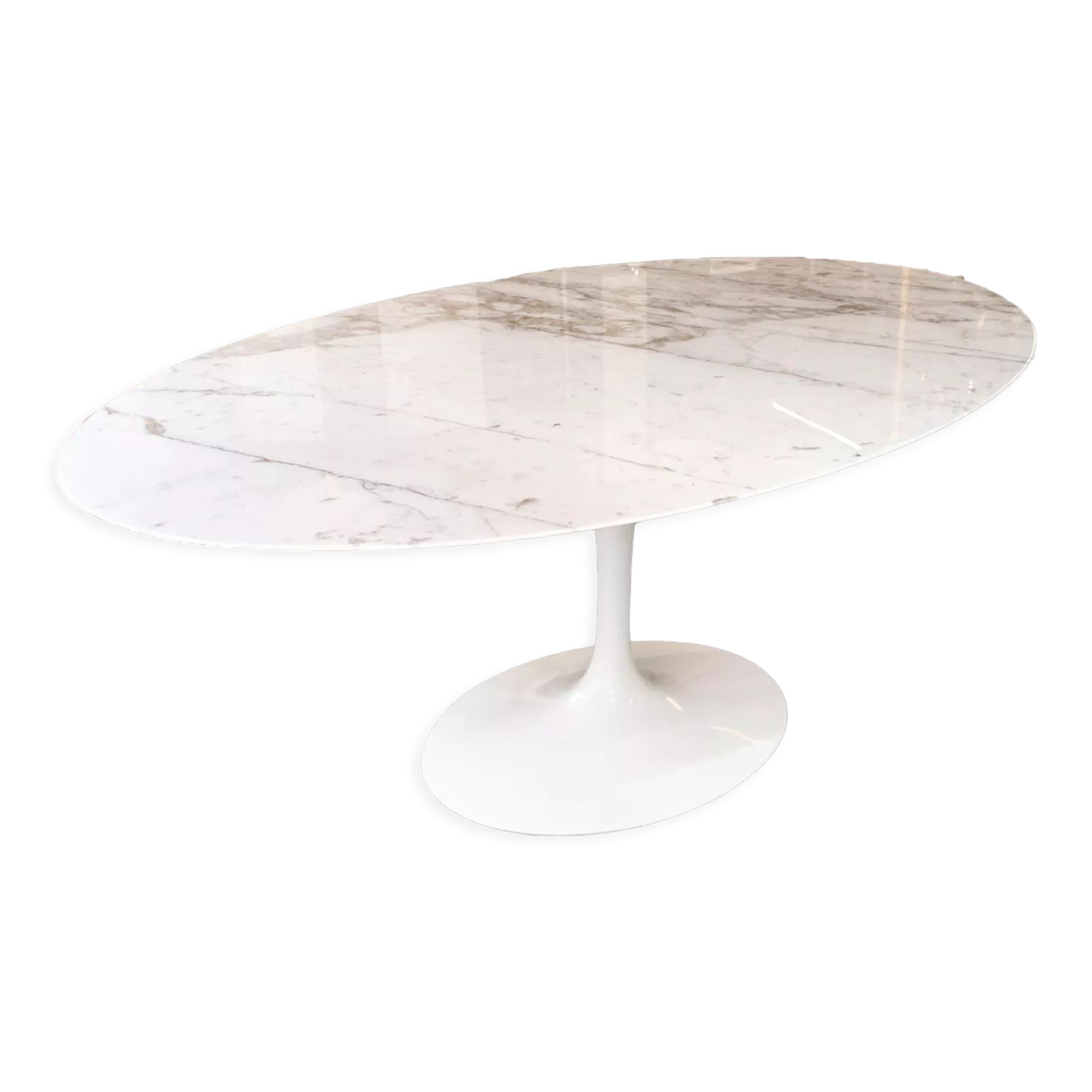 Table « Tulip ovale » en marbre calacatta oro d'Eero Saarinen pour ...