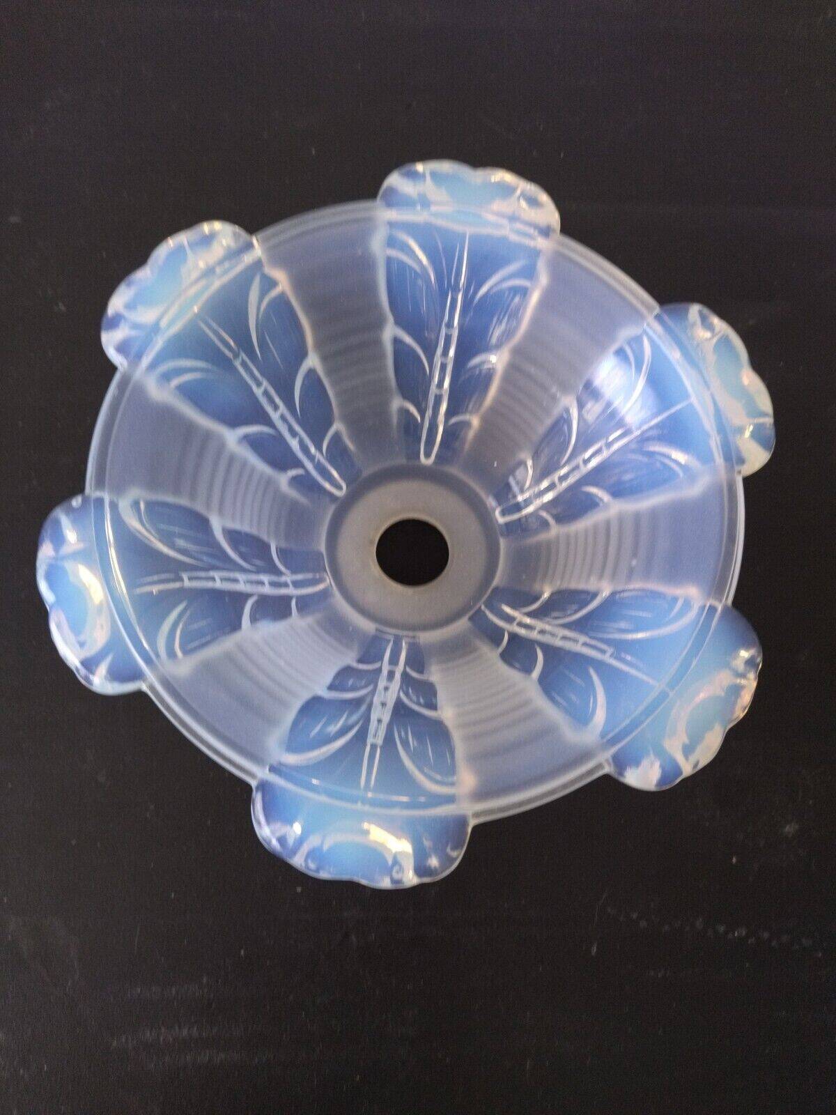 Tulipe art déco en verre opalescent signé ezan. lampe, lustre, applique ...