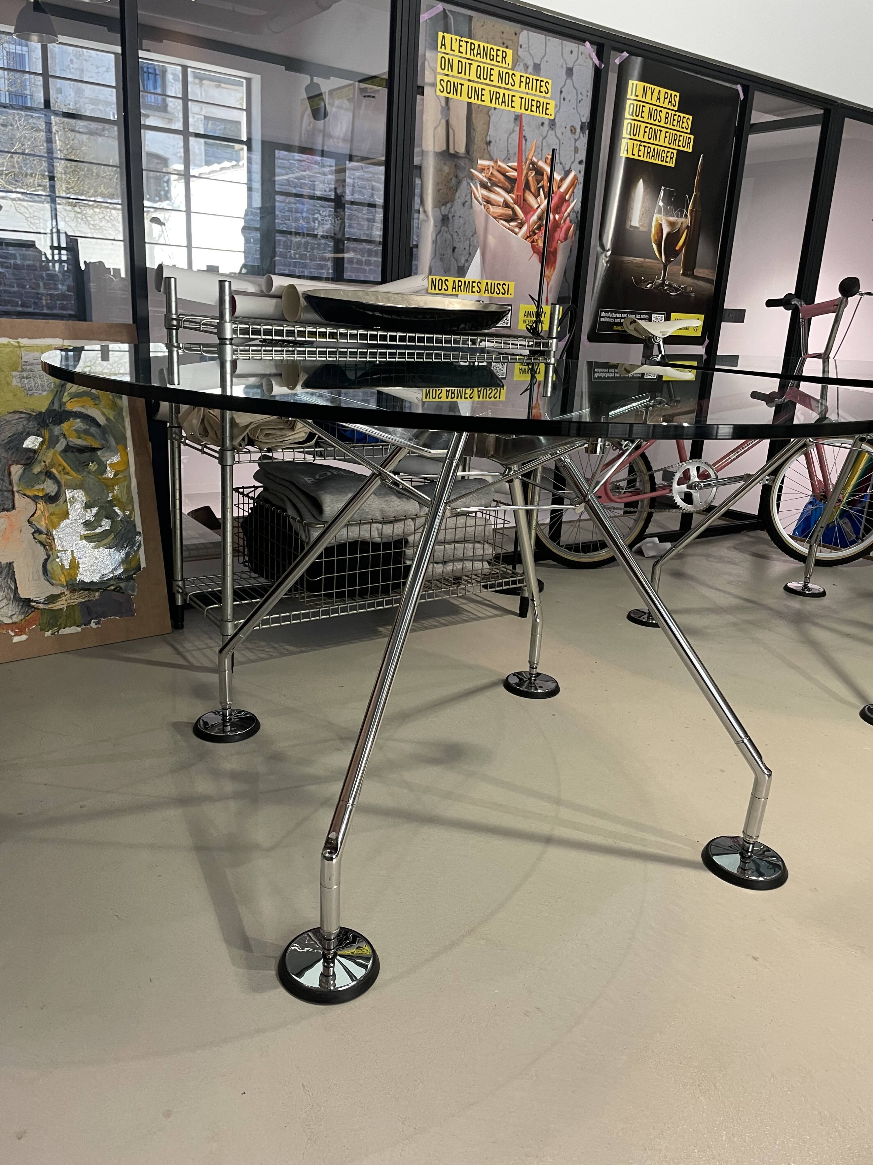 Foster, Norman - Glass table with aluminum base | Selency