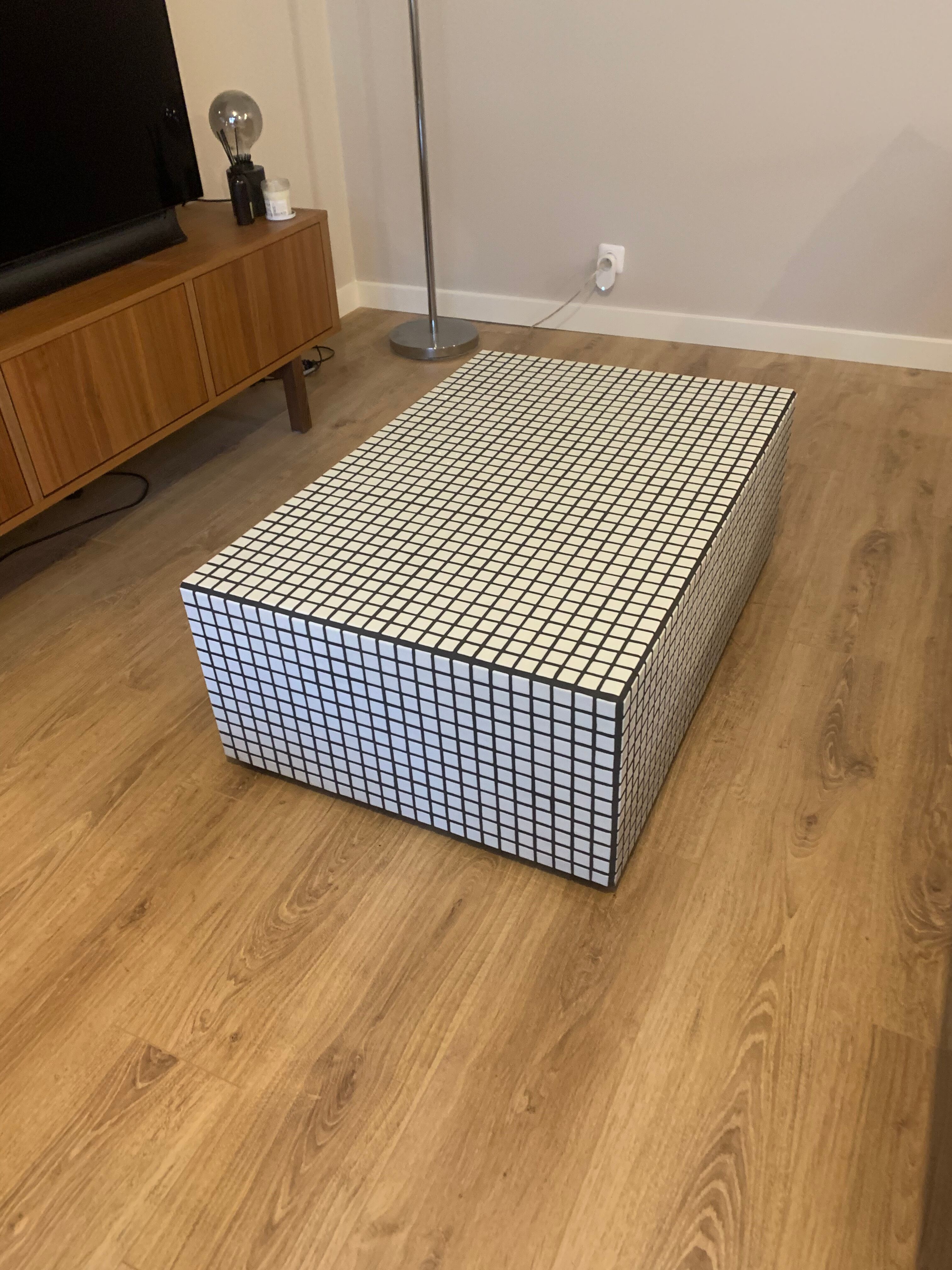 Table basse carrelage mosaïque blanc et joint noir | Selency