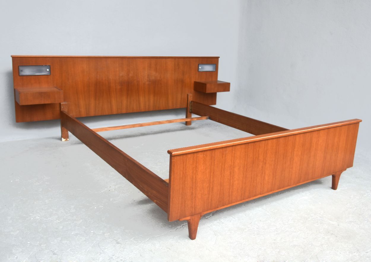 Lit scandinave années 60 en palissandre avec chevet intégré | Selency
