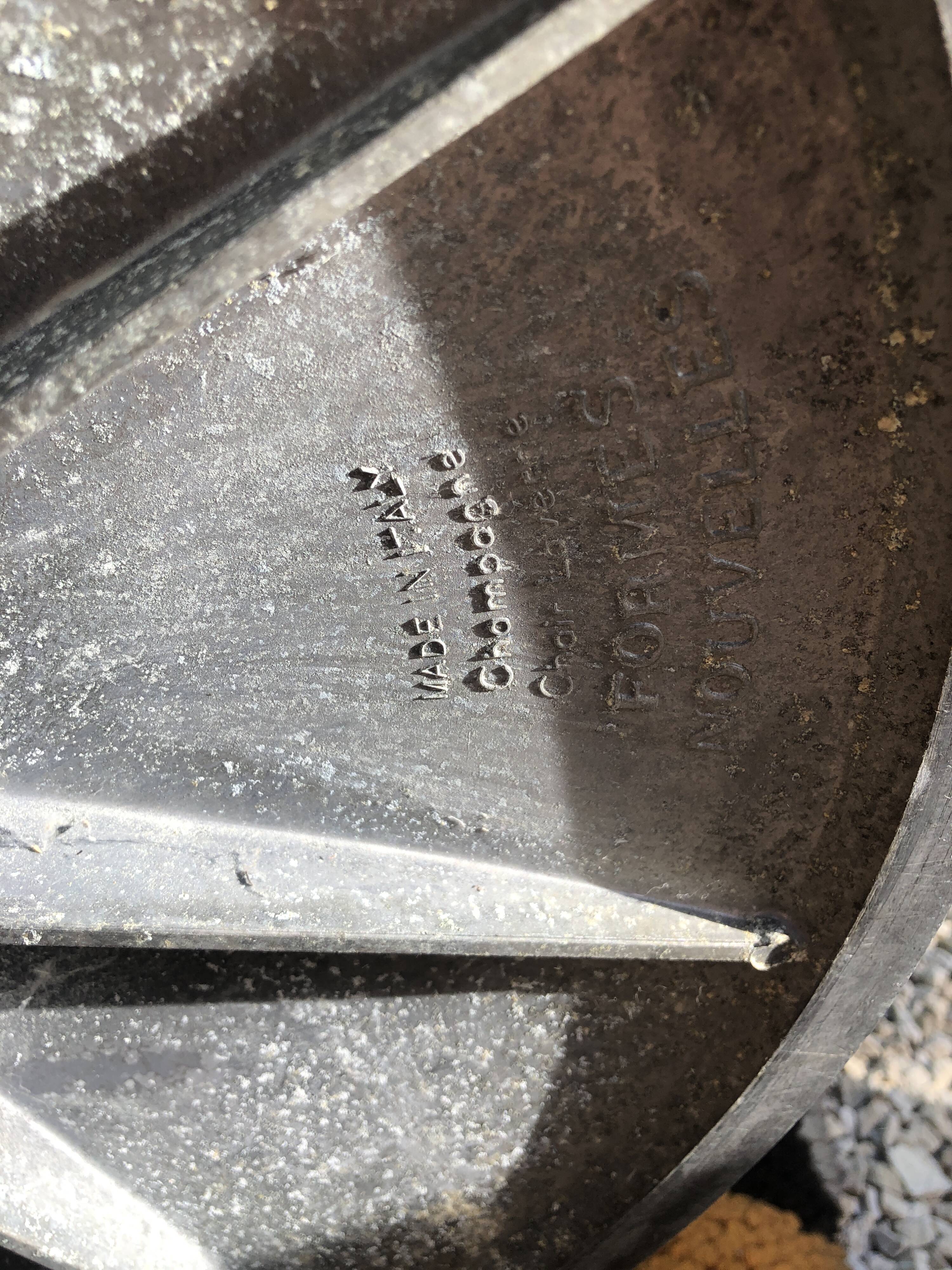 Fauteuil champagne verte par Estelle et Erwin Lavergne pour Formes ...