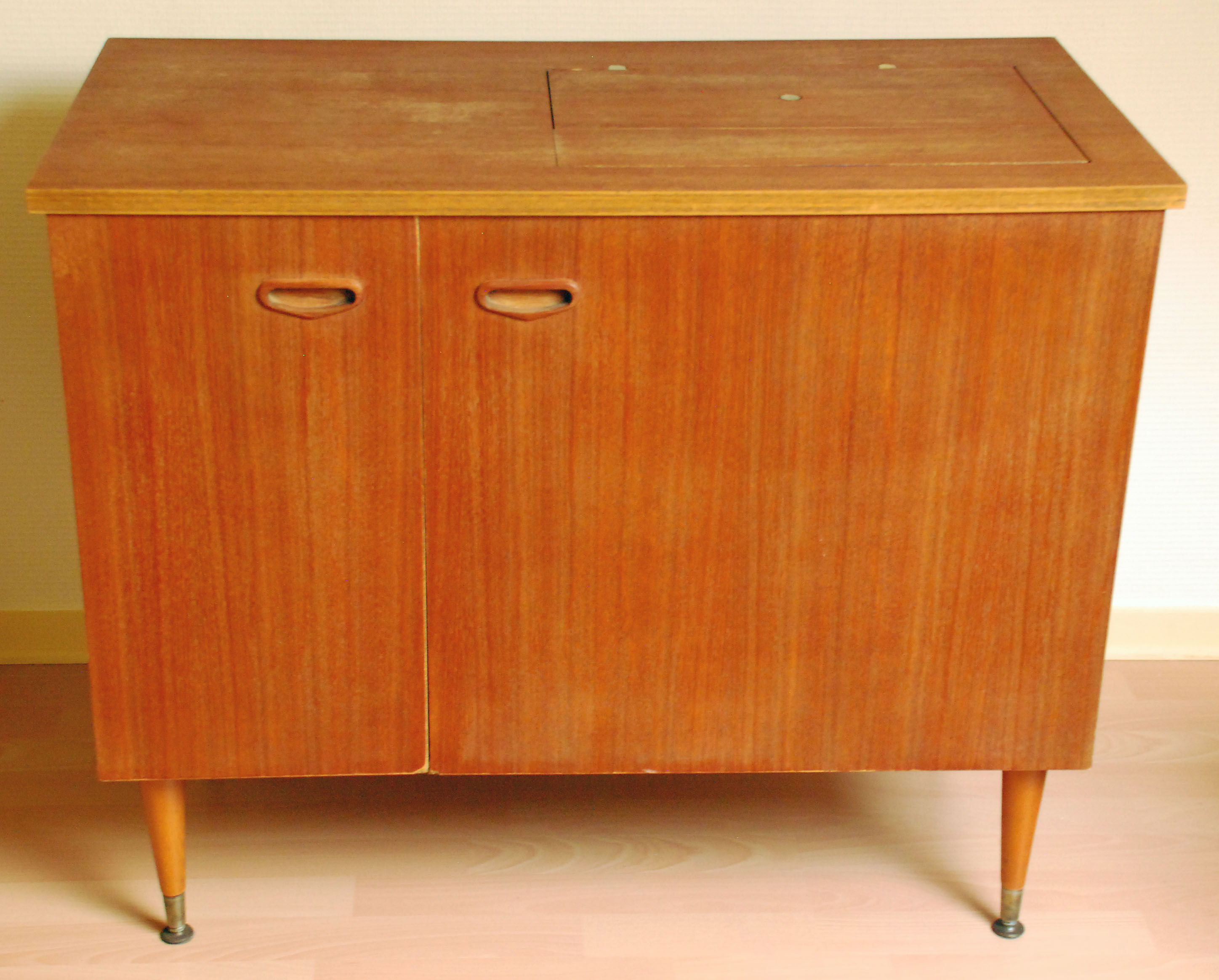 Meuble machine à coudre Singer 744 | Selency