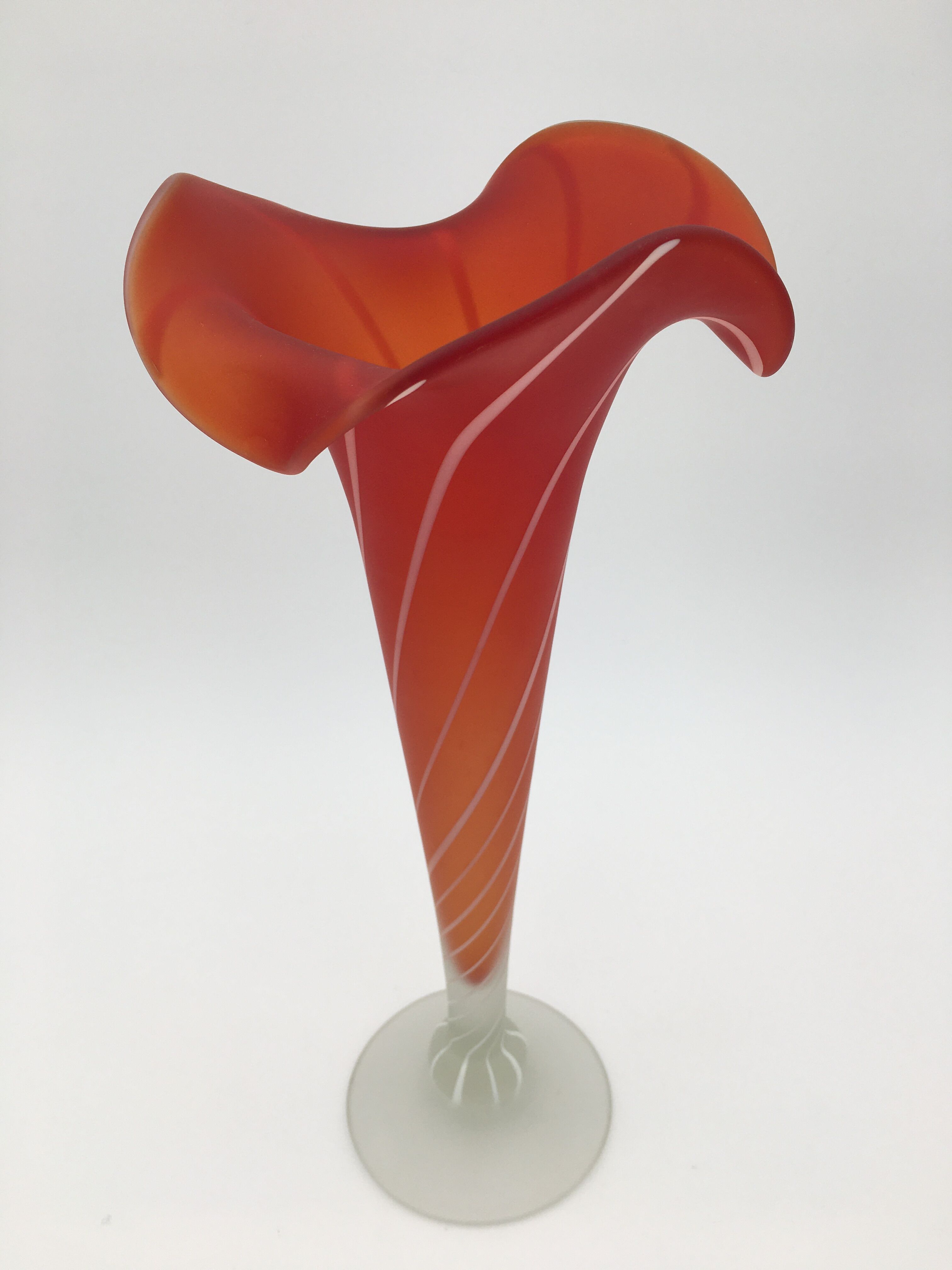Vase cornet rouge orangé en verre dépoli, XXème siècle | Selency