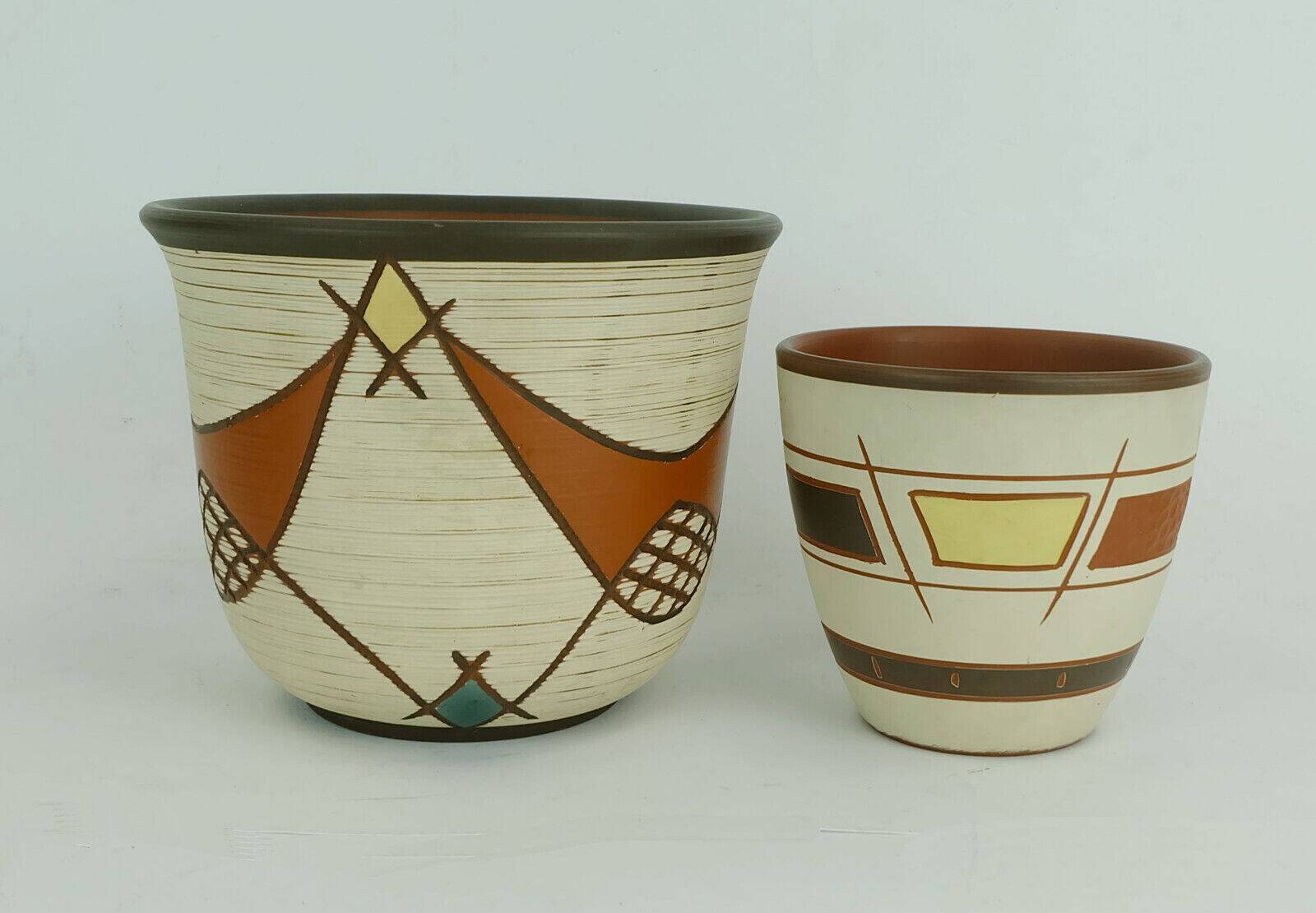 Petit pot des années 1950 sawa keramik décor sgraffito du milieu du ...