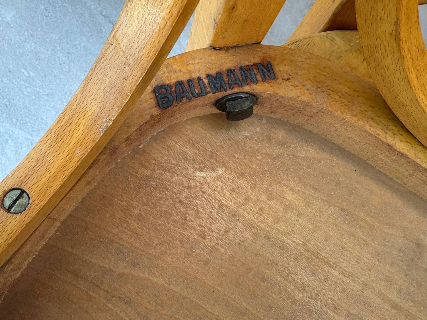 Suite de 12 chaises de Bistrot Baumann N 19 vintage années 1960 | Selency