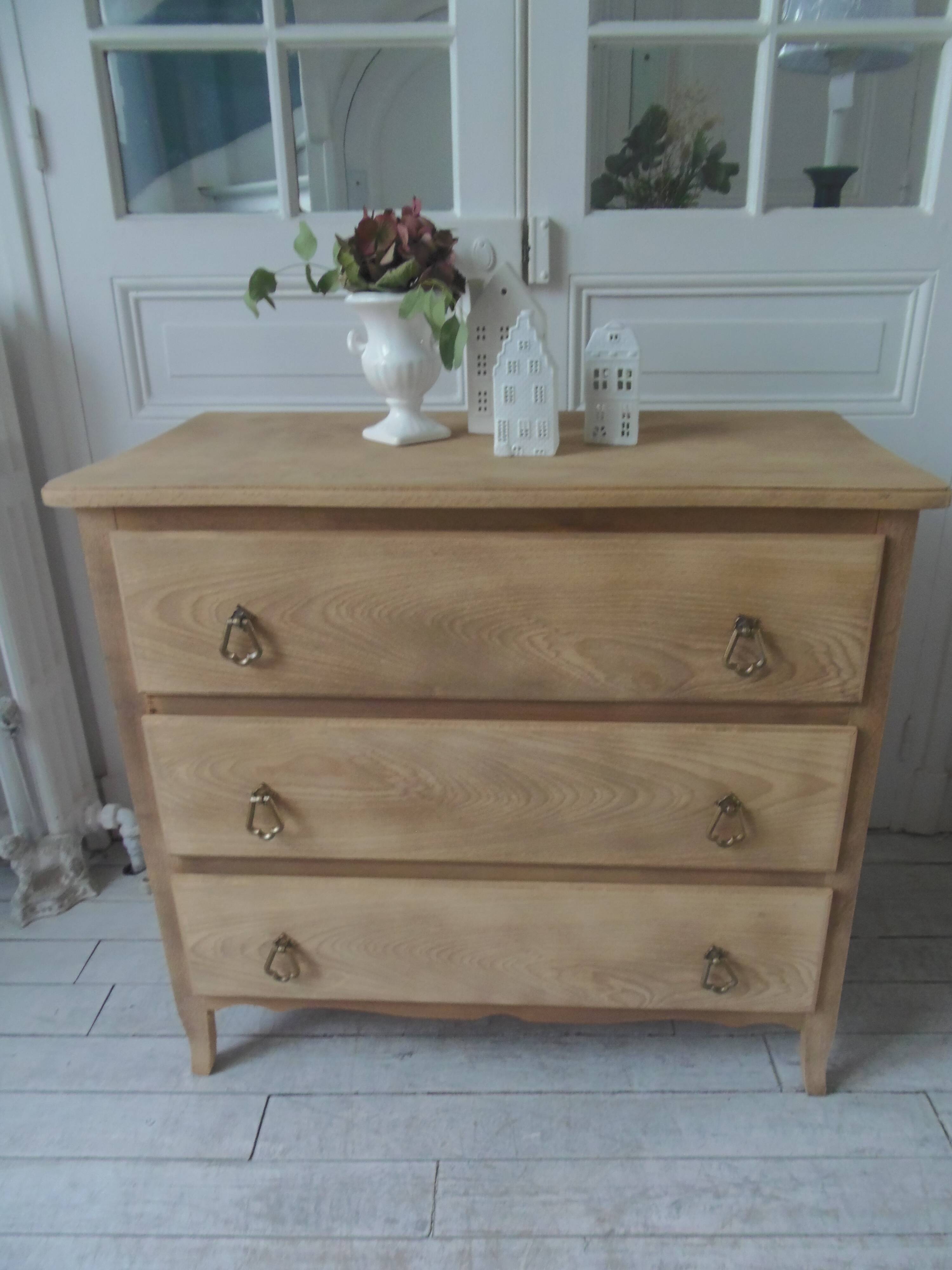Commode vintage en bois brut finition cirée, plateau bois protégé par ...