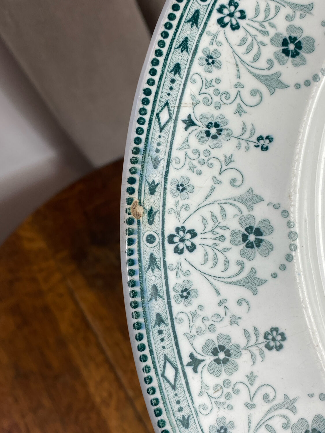 Plat rond, terre de fer, Moulins des Loups | Selency