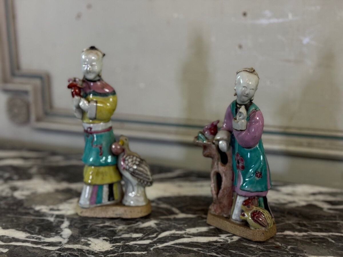 Deux personnages en porcelaine de Chine polychrome, XVIIIème siècle ...
