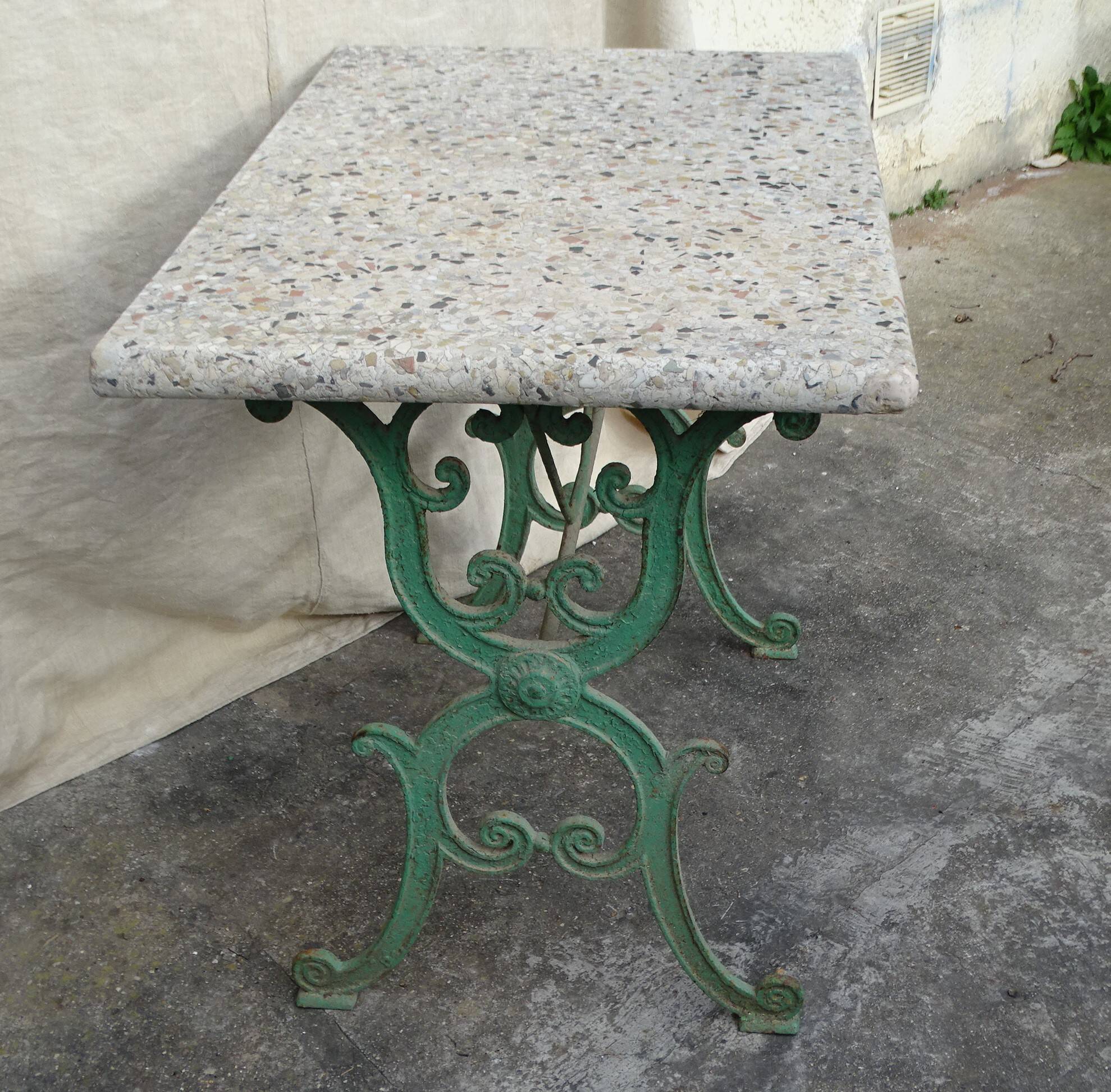 Table de Jardin en Fonte Peinte dessus en Granito fin XIX ème | Selency