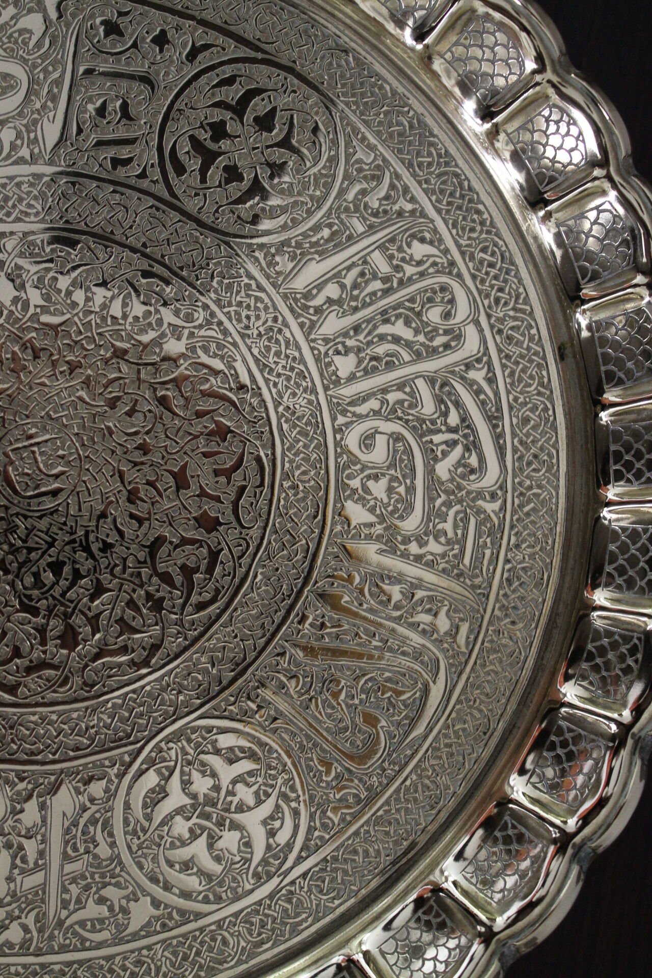 Plateau cuivre finement ciselé, Perse Iran XIXe siècle | Selency