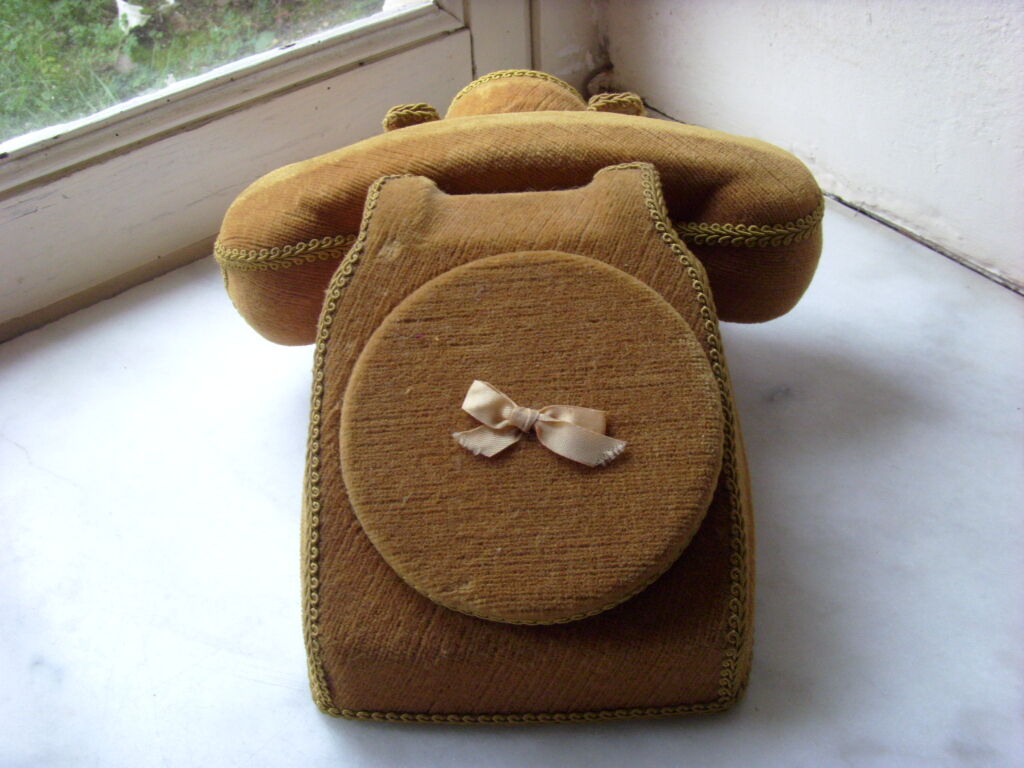 Cache téléphone en velours années 70 | Selency