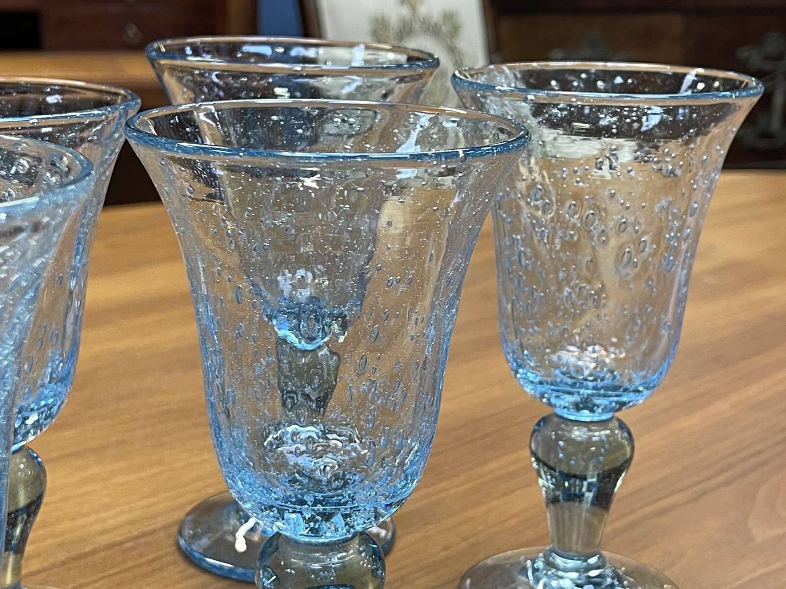 Série de 6 verres à pieds de la verrerie BIOT en verre soufflé | Selency