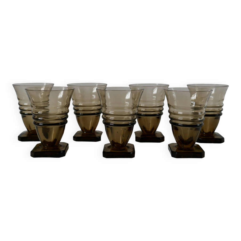 Ensemble de 7 petits verres à vin en verre fumé design pieds carré art ...