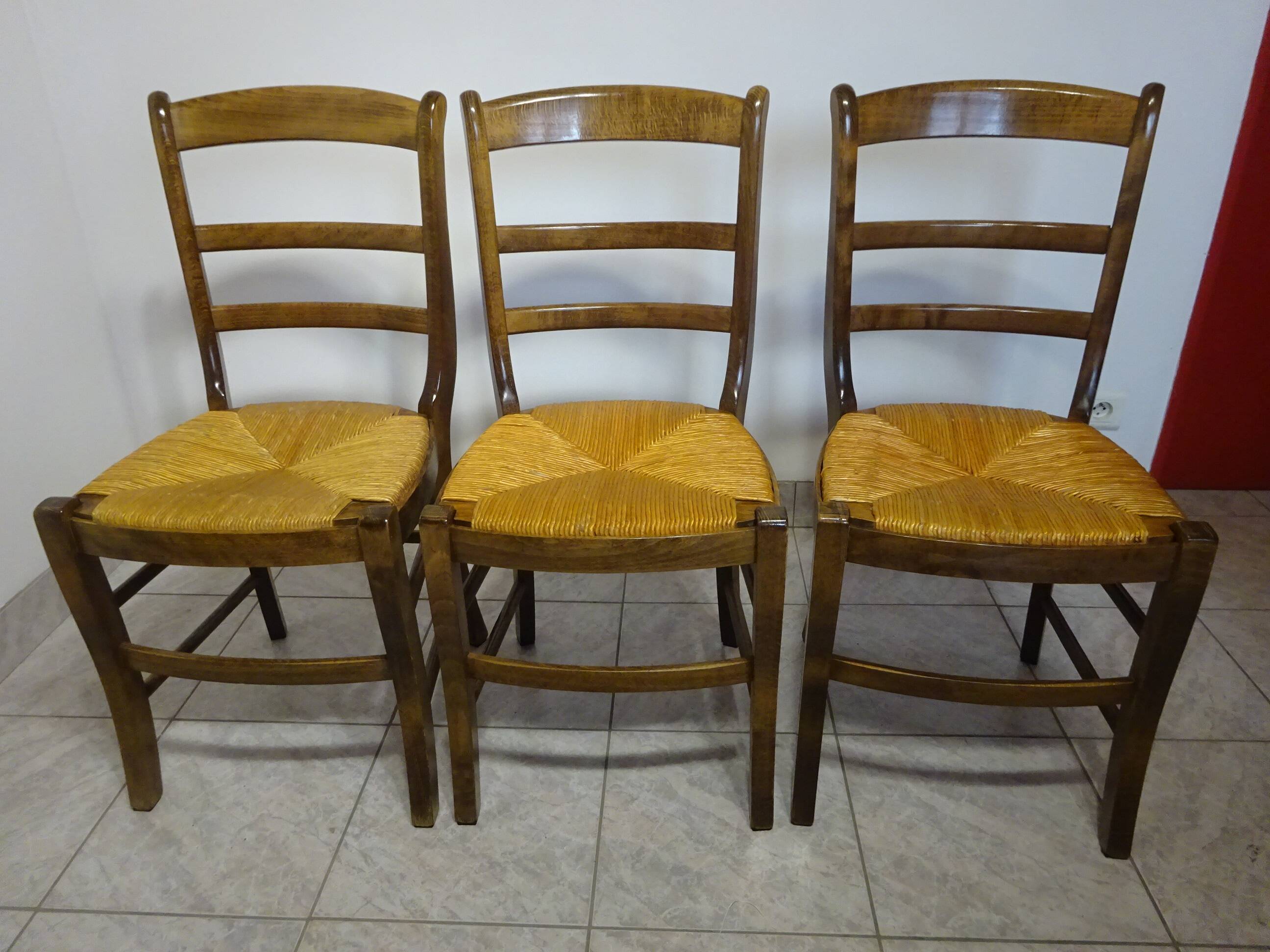 3 wooden and straw chairs, Baumann | Selency