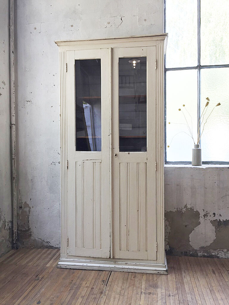 Armoire bonnetière vitrée blanche | Selency