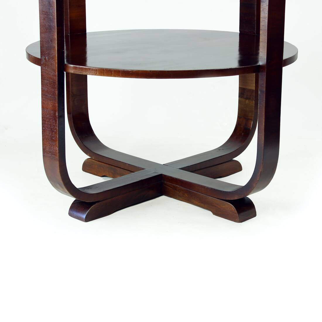 Grande table basse ronde Art Déco en noyer et verre, Tchécoslovaquie ...