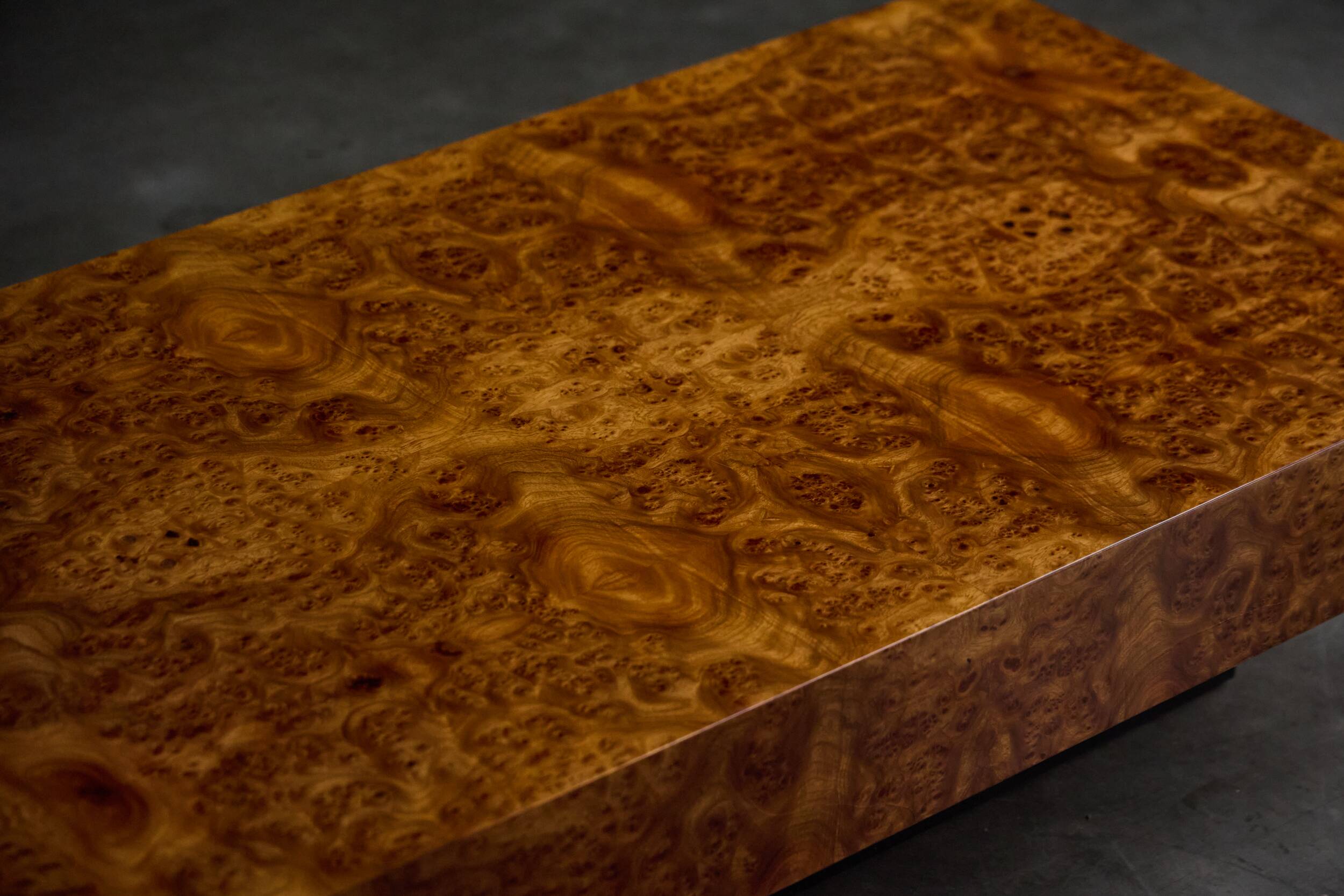 Table basse en bois de bouleau dans le style de Willy Rizzo, Italie ...