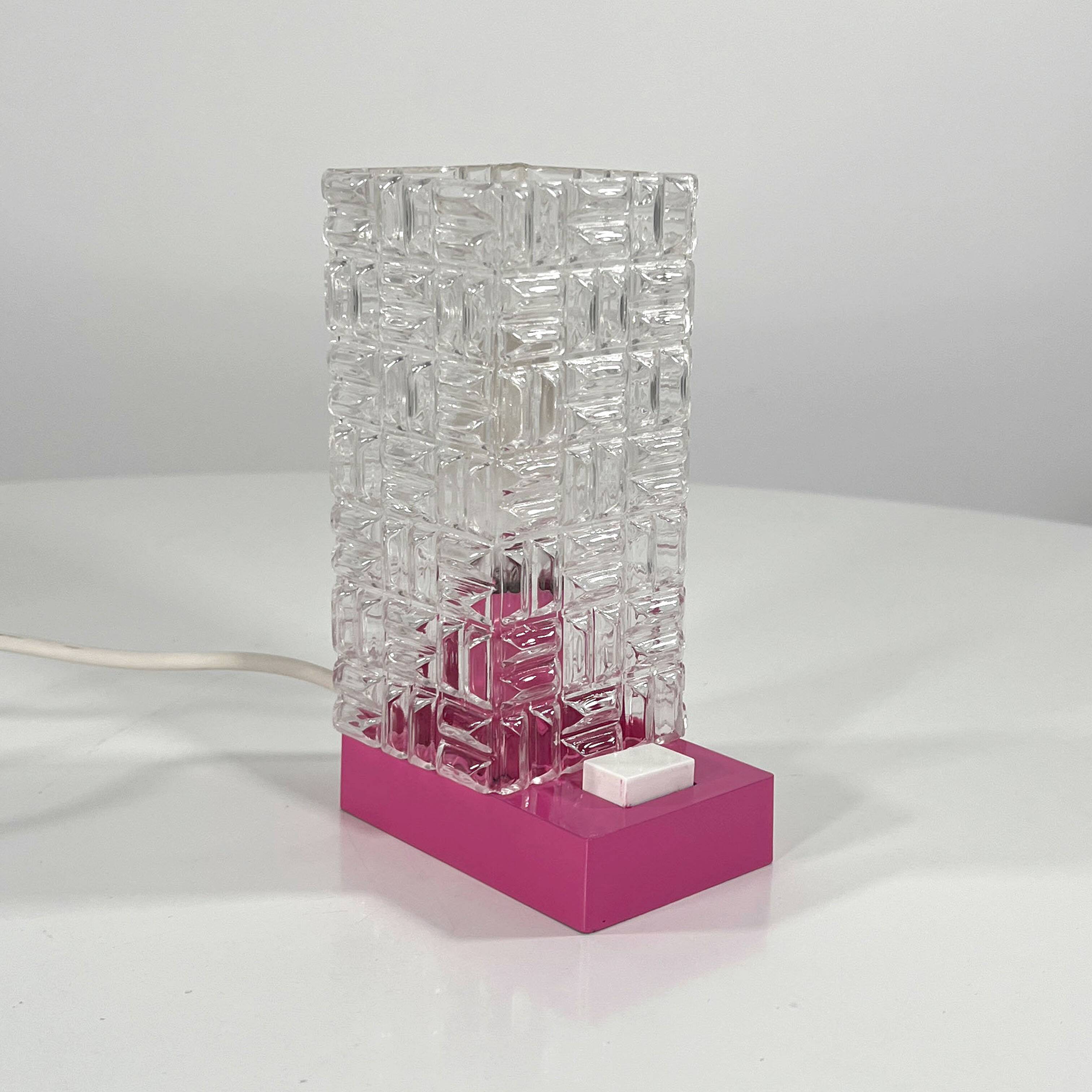 Petite lampe rose en plastique, 1980 | Selency