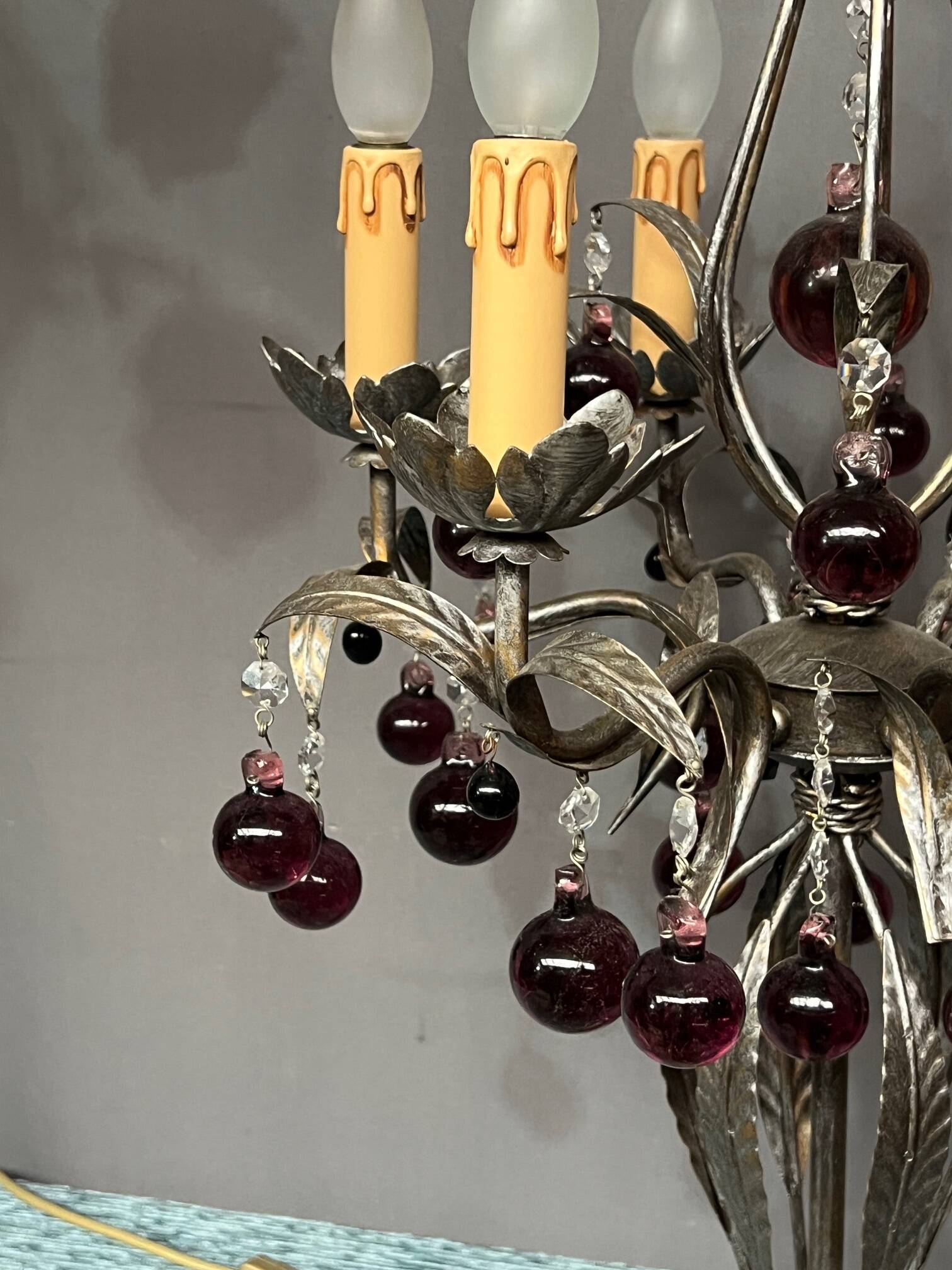 Grande lampe de table décorée de sphères en verre de Murano. | Selency