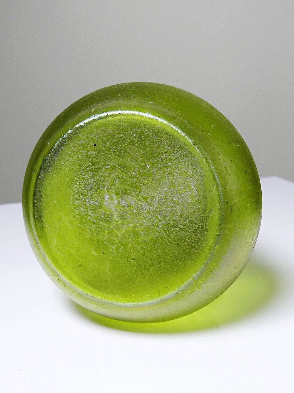 Petit vase Art Nouveau en verre soufflé irisé vert, ancien 1900-1915 ...