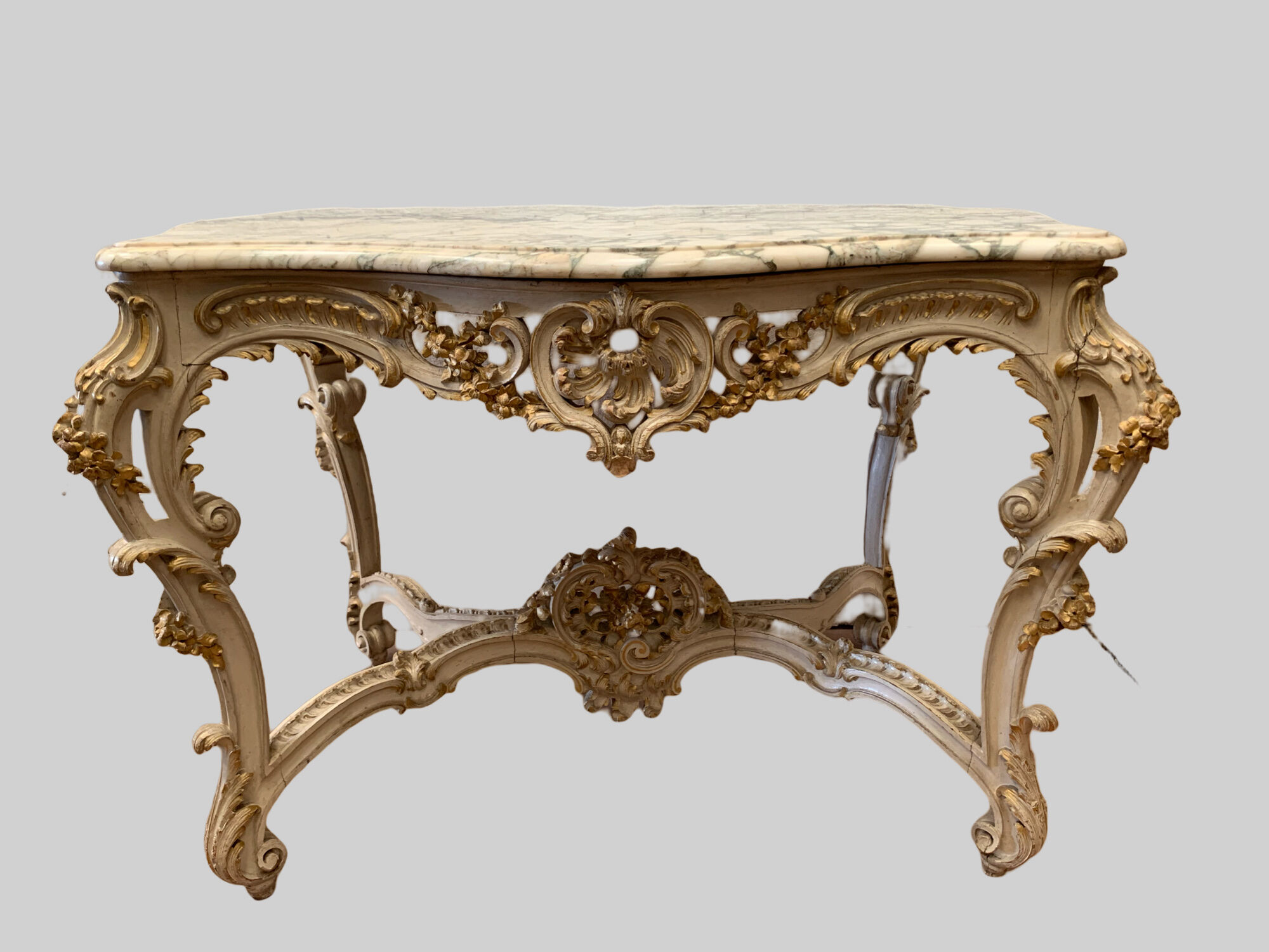 Table sculptée de style Rocaille en bois peint et doré XIX siècle | Selency
