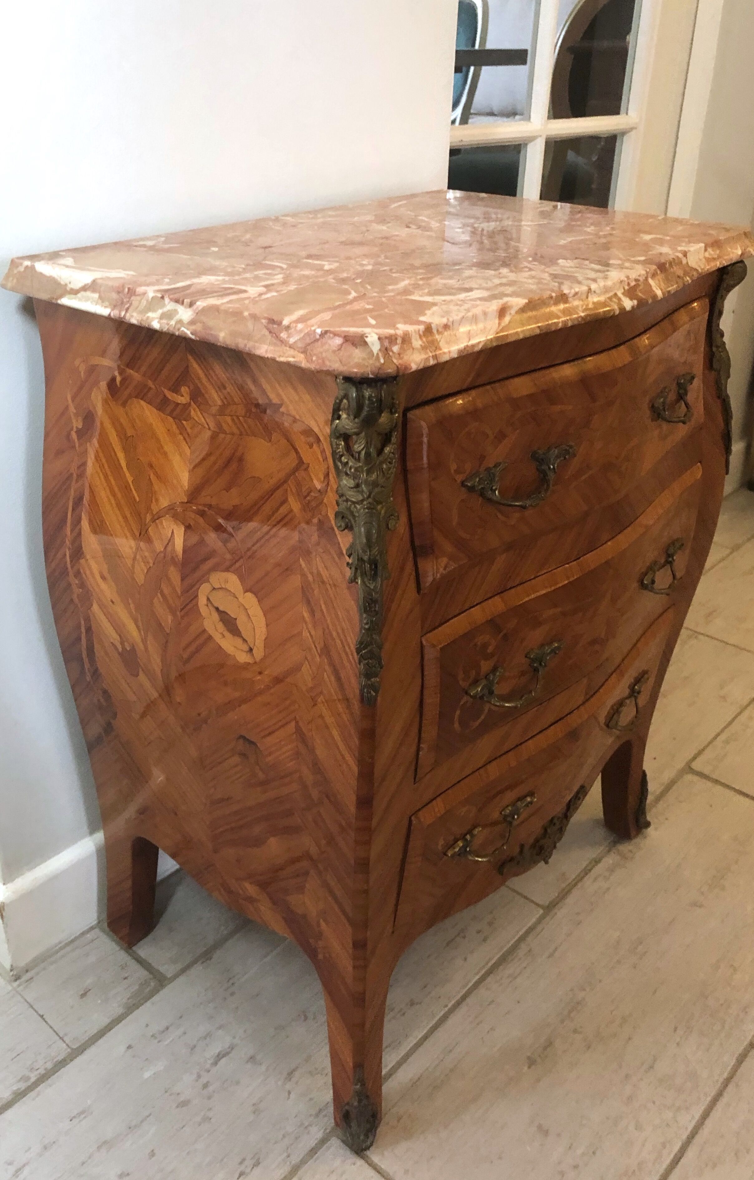 Commode table de nuit Louis XV bois de rose marqueterie marbre | Selency