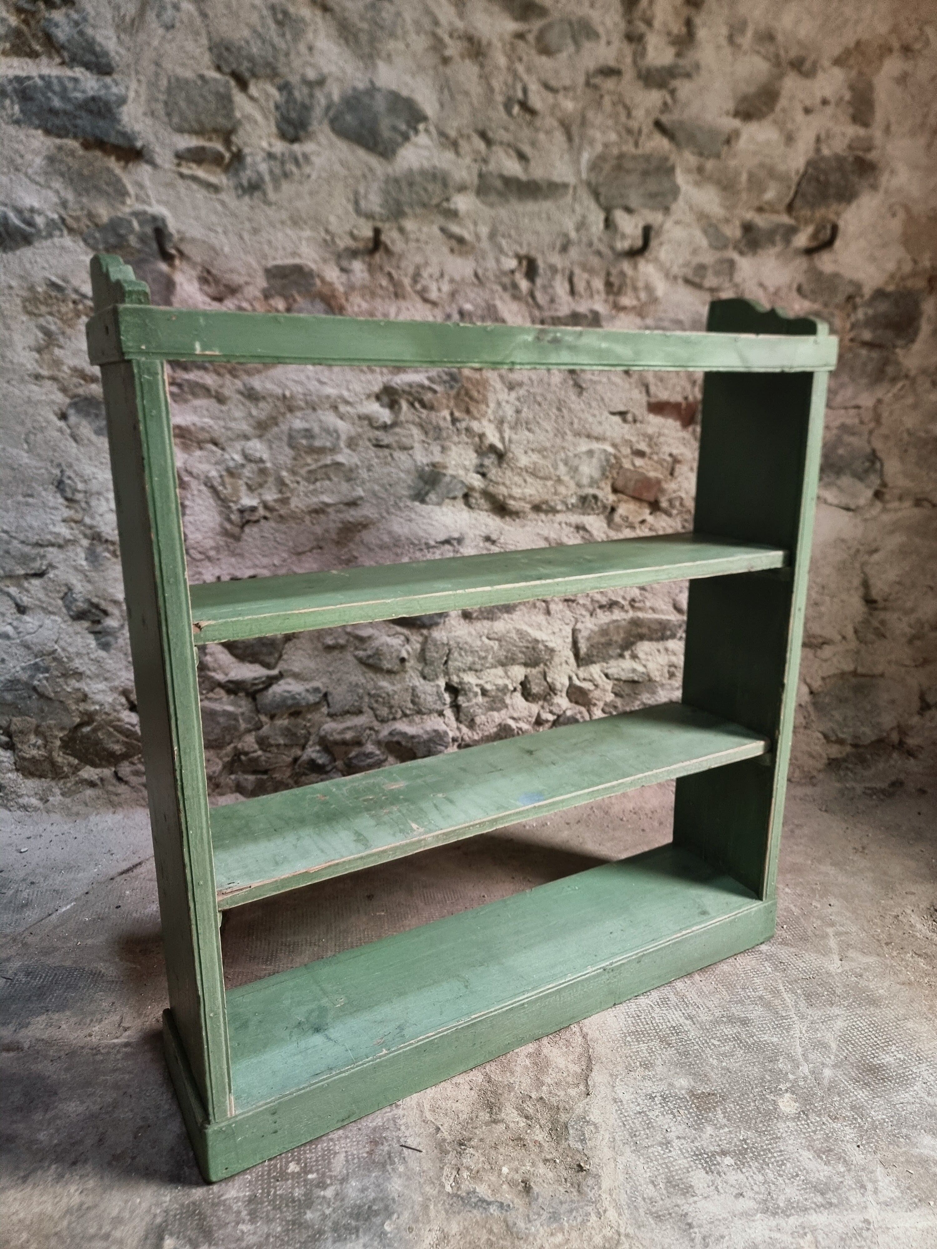 Étagère ouverte vintage en pin, peinture verte sauge d'origine, vers ...
