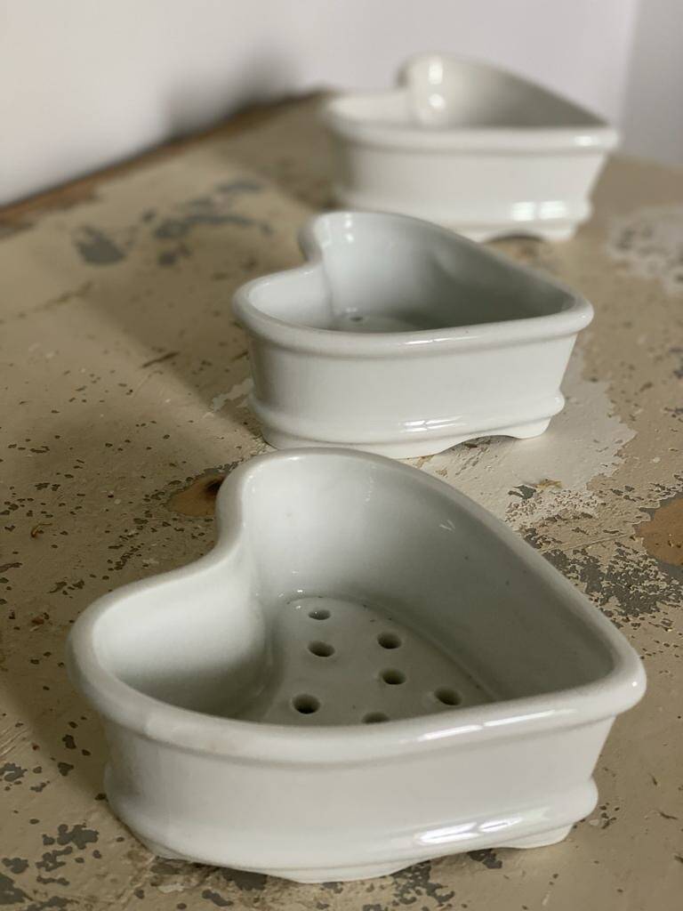 3 anciens moules à faisselle, forme coeur | Selency