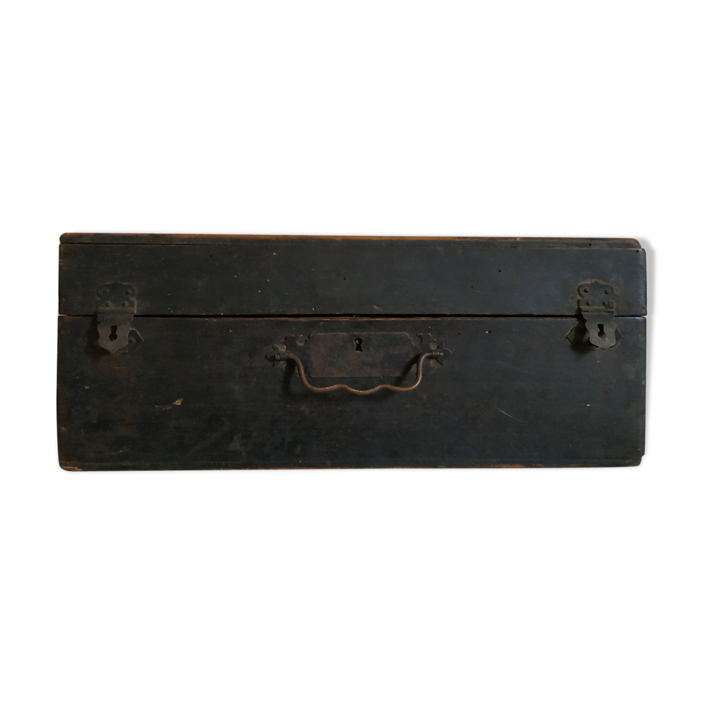 Coffre ancien en bois noir | Selency
