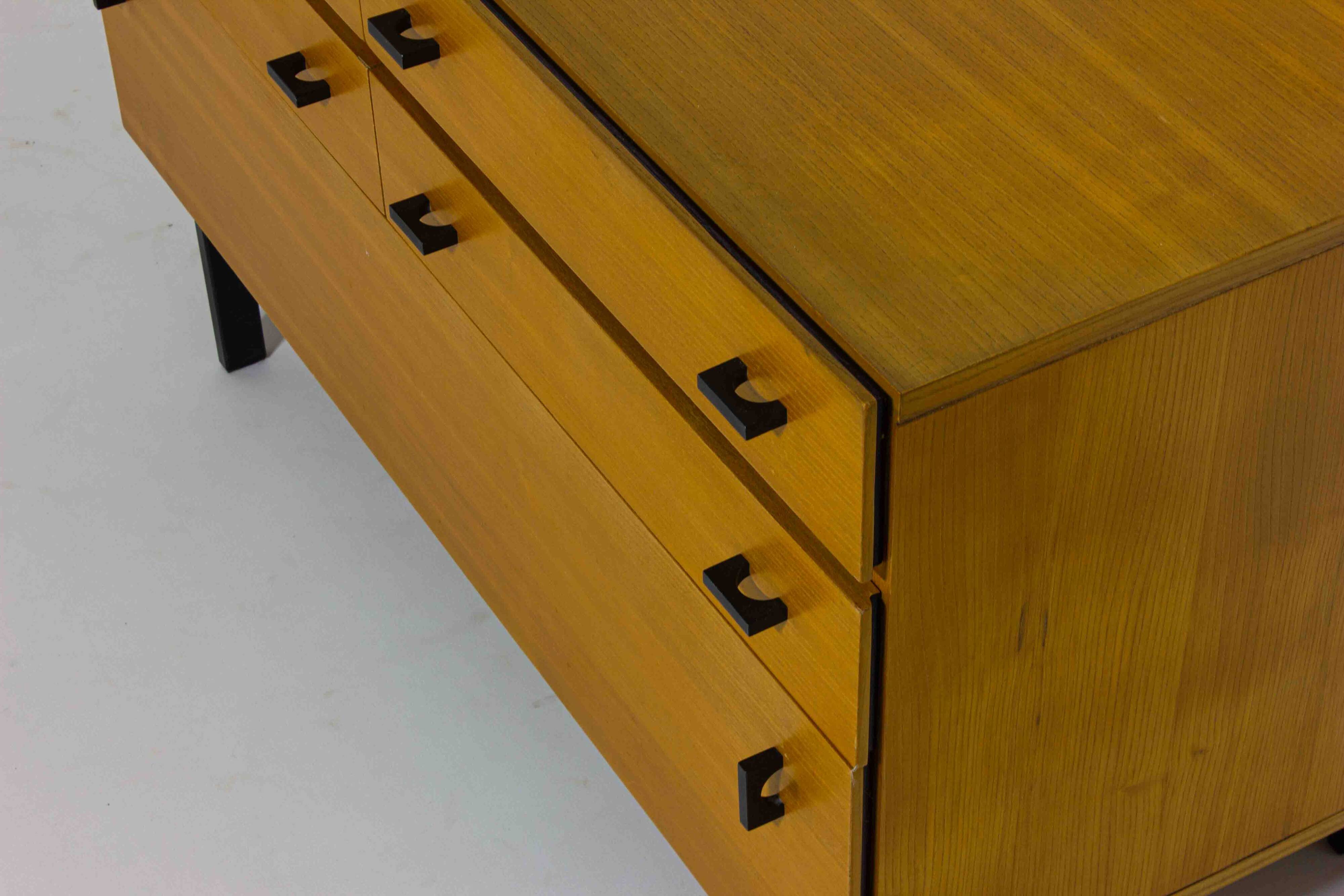 Commode en hêtre par Roger de Winter, Belgique années 1960 | Selency