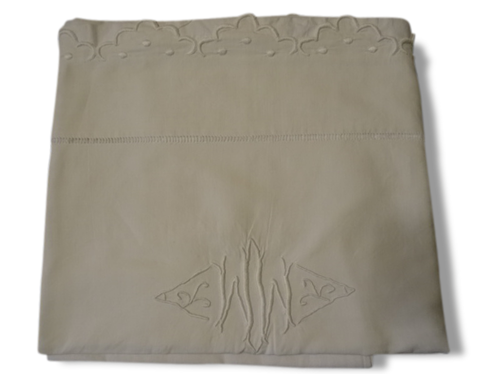 Beau drap brodé , monogrammé | Selency
