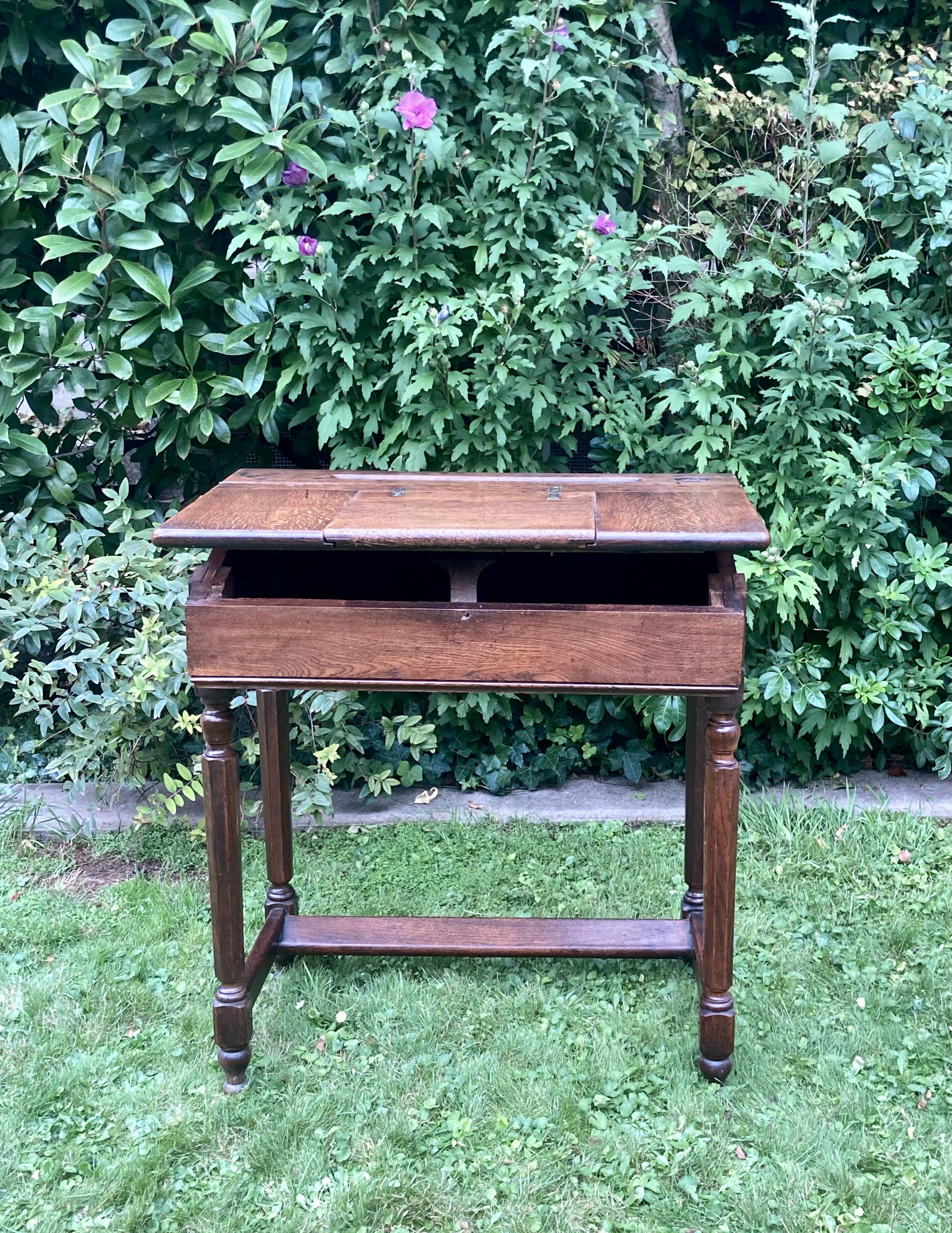 Bureau/ Pupitre d'écolier - Ancien - bois massif | Selency