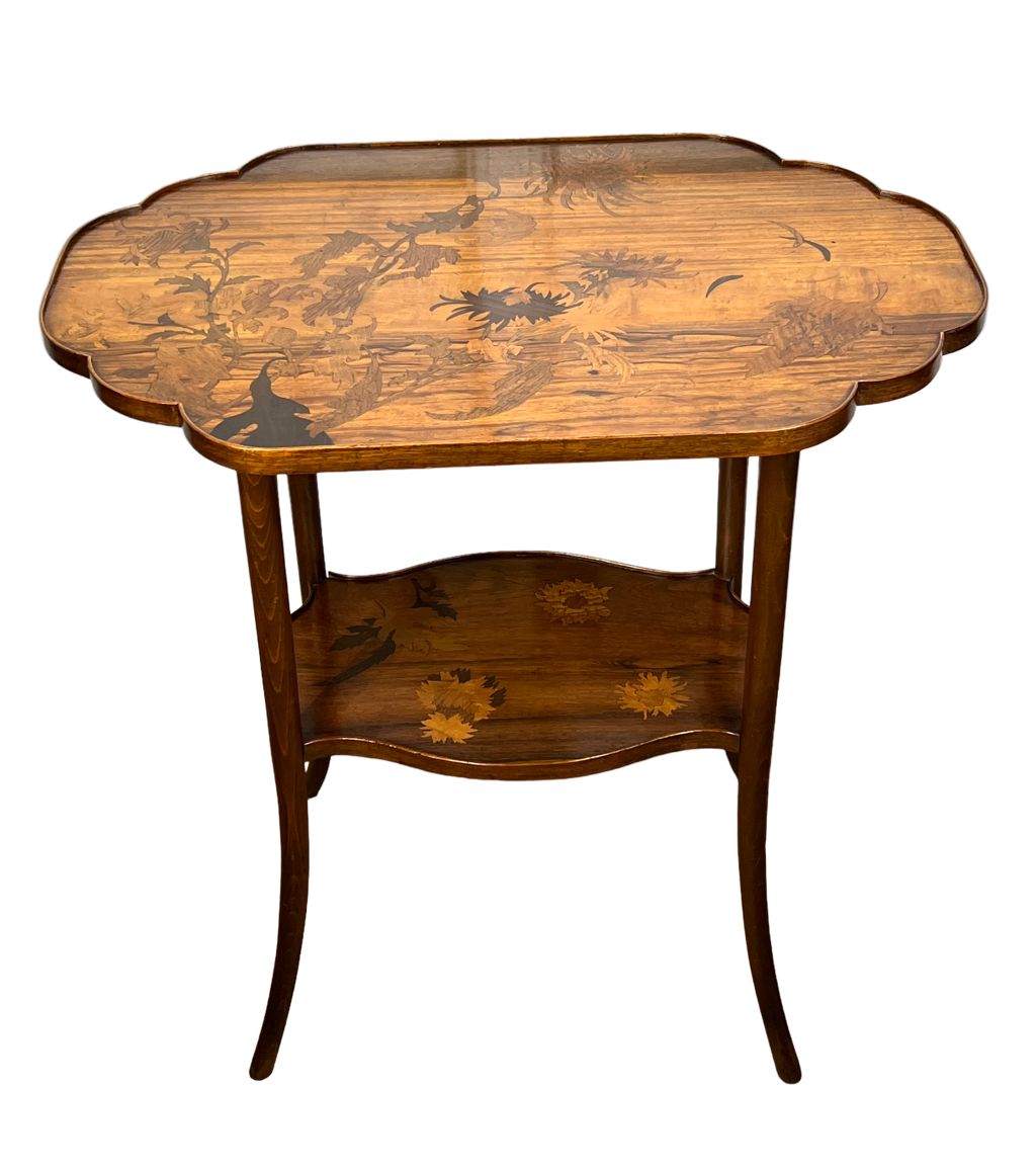 Table signée Emile Gallé à 2 plateaux en marqueterie a décor de dallia | Selency