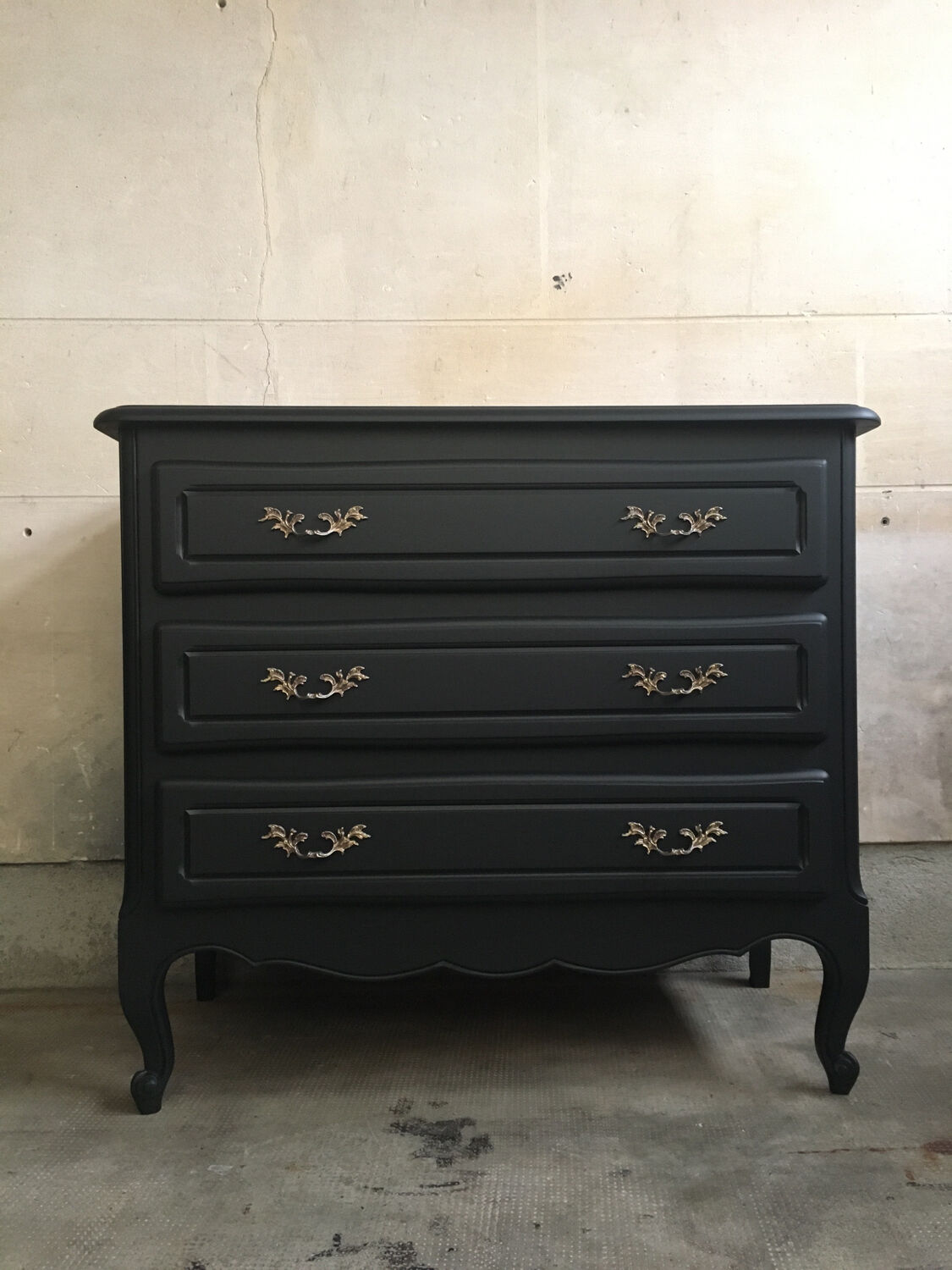 Commode vintage relookée noir | Selency