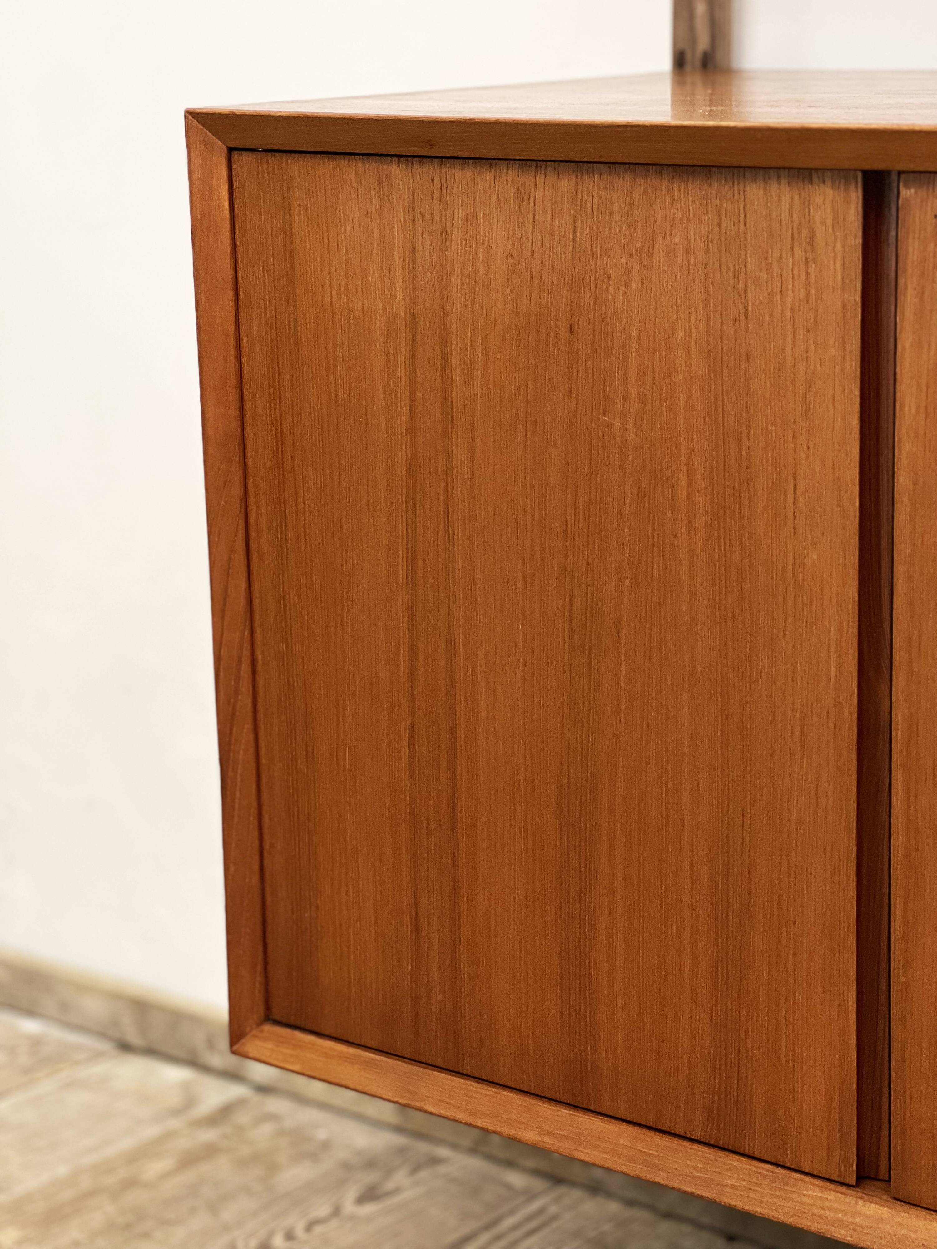 Petite unité murale moderne du milieu du siècle, étagère Royal System par Poul Cadovius pour ...