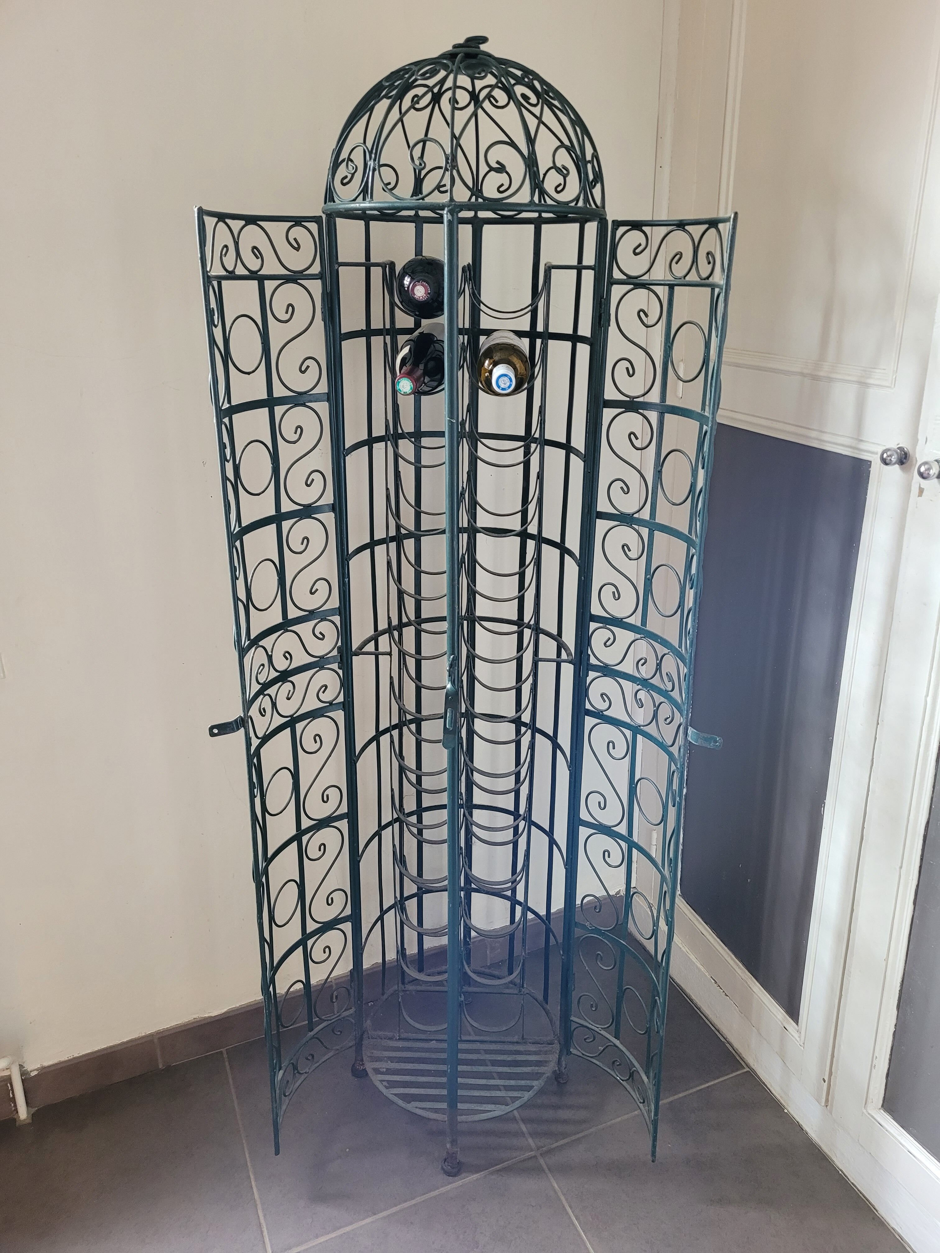 Ancien range bouteilles en fer forgé | Selency