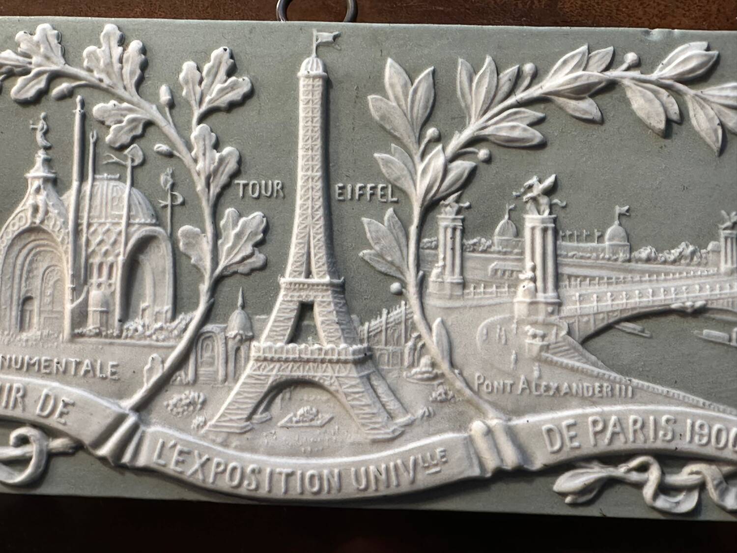 Plaque en porcelaine style wedgwood : souvenir exposition universelle ...