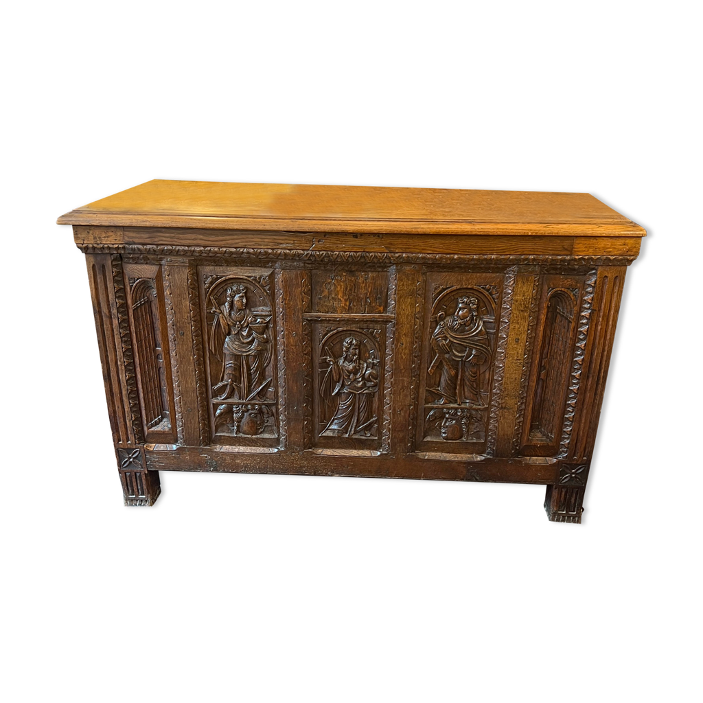 Coffre ancien de style néo gothique, en chêne sculpté du XIXe siècle | Selency